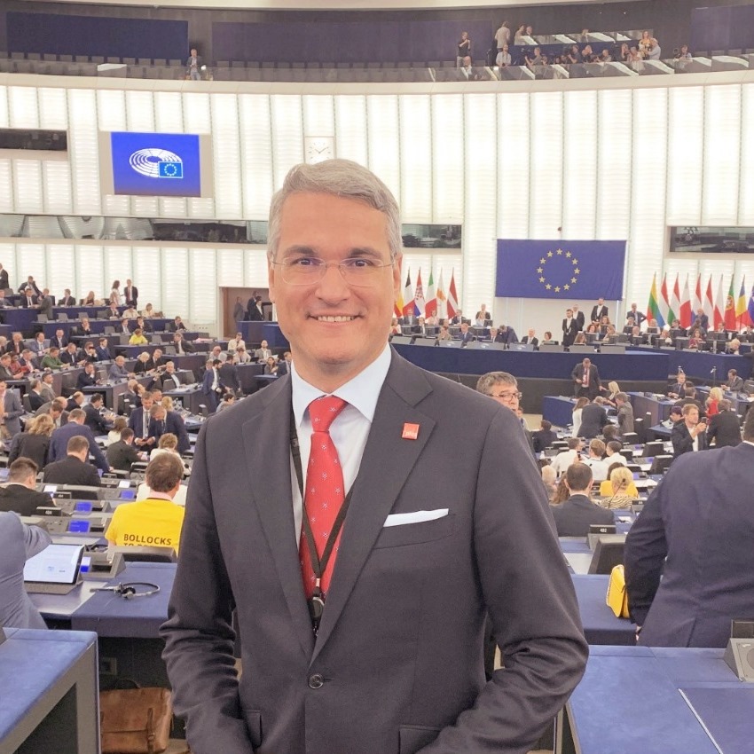 Cel mai influent europarlamentar în politici economice europene e român ...
