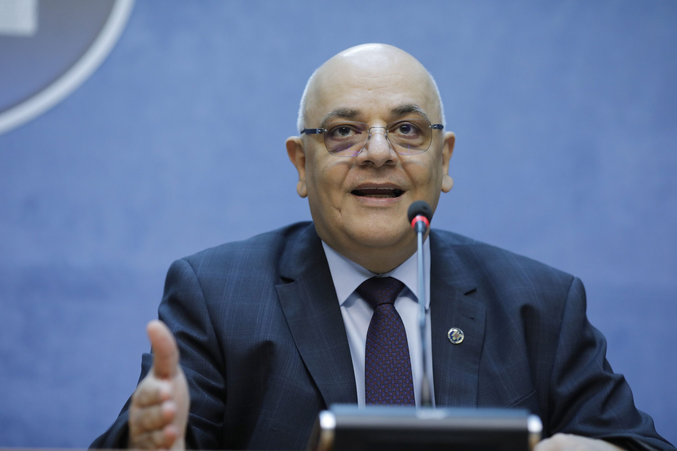 Raed Arafat cere un pas curajos: Rețelele sociale pun în pericol copiii ...