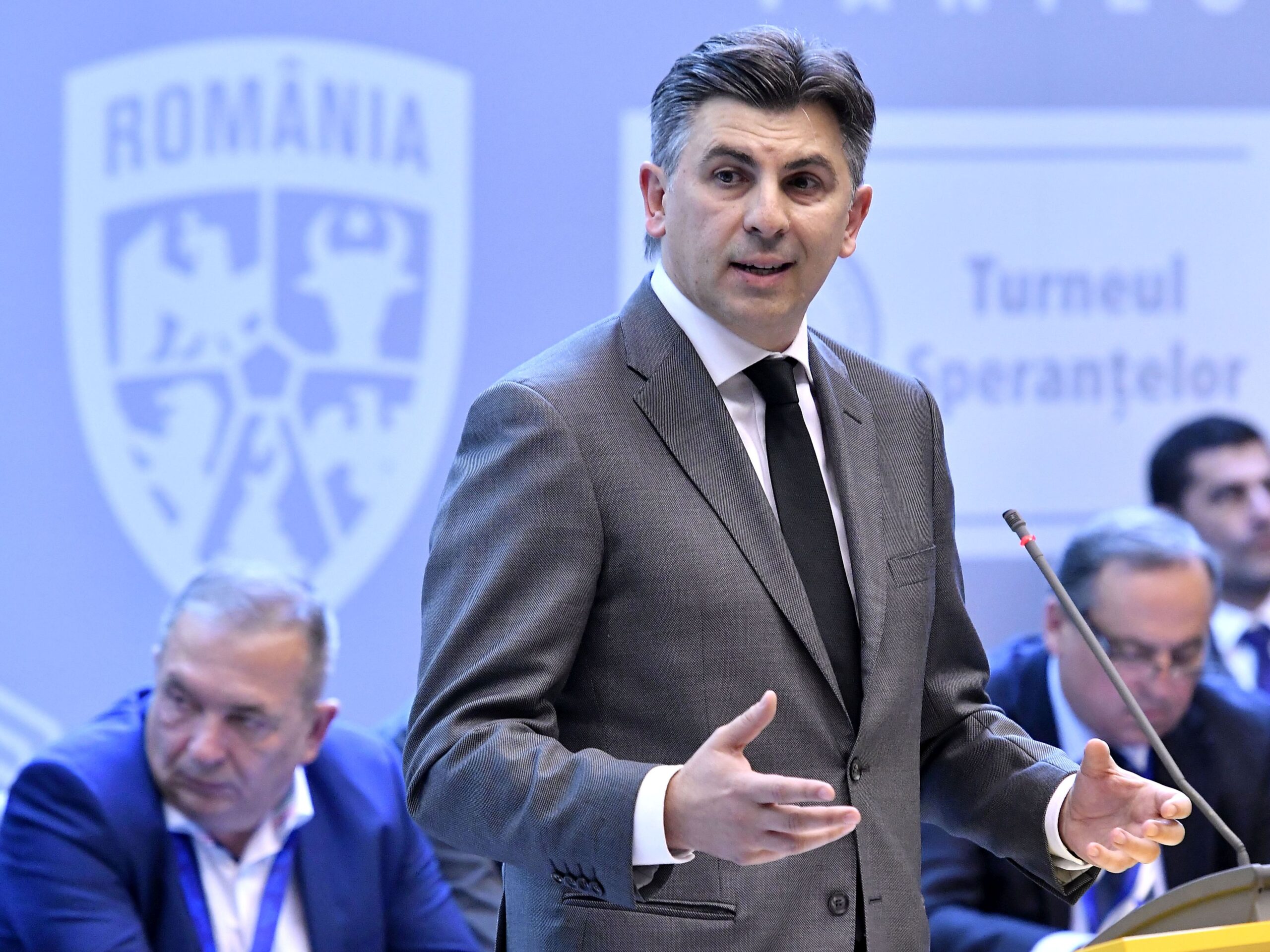 Lupescu este convins că FRF a încercat să-i păcălească pe suporterii ...