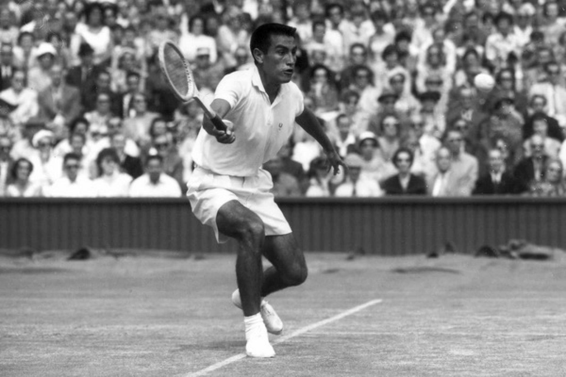 A murit Alex Olmedo, tenismen din Hall of Fame, triplu campion de Mare ...