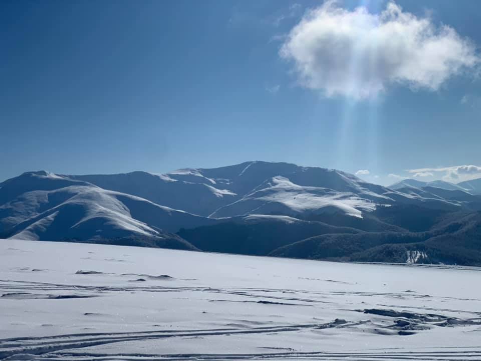 Stațiunea Muntele Mic, unde zăpada durează chiar și 180 de zile pe an ...