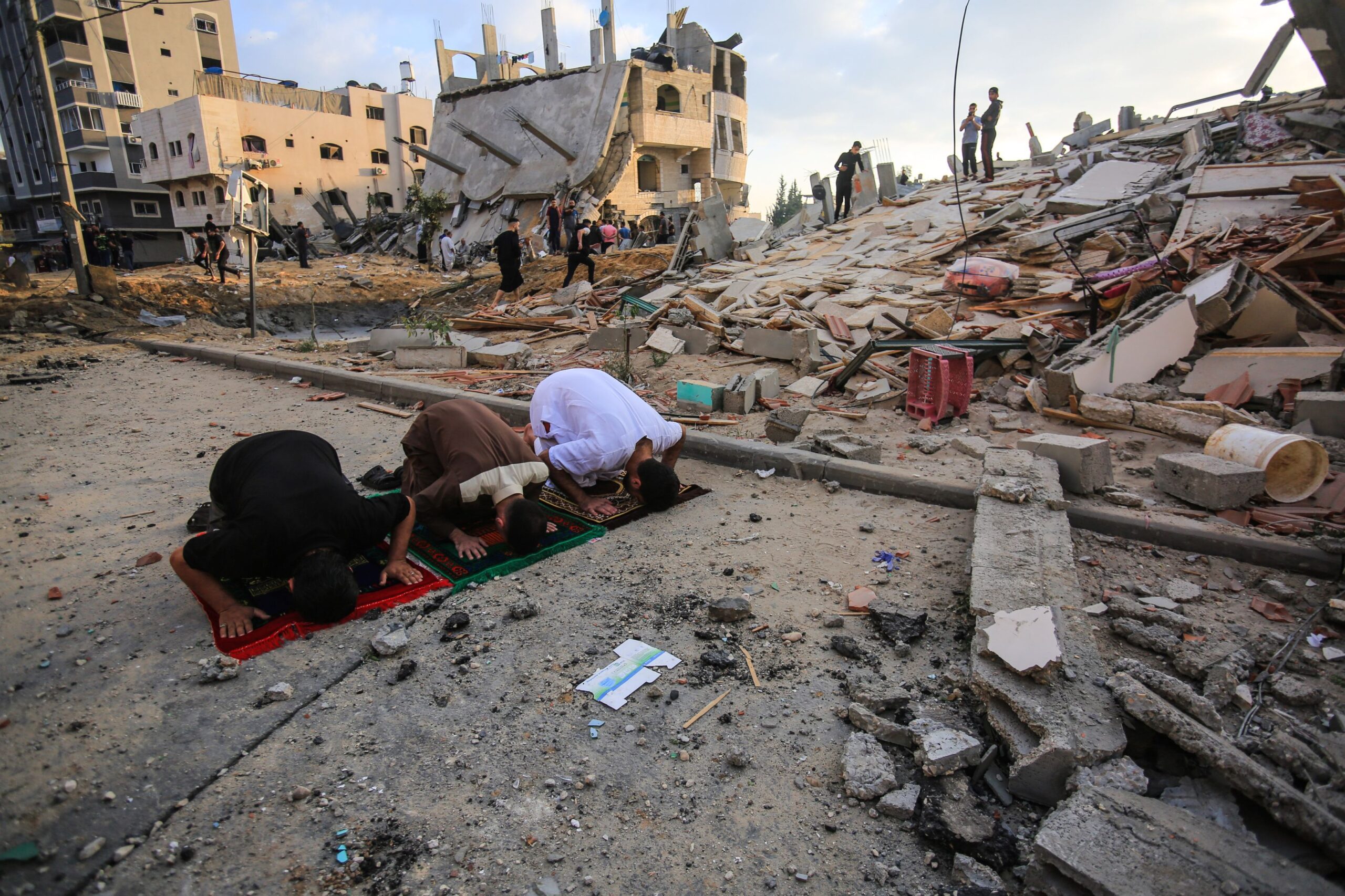 Crăciun cu bombe. Netanyahu a vizitat trupele. Egiptul propune un plan ...