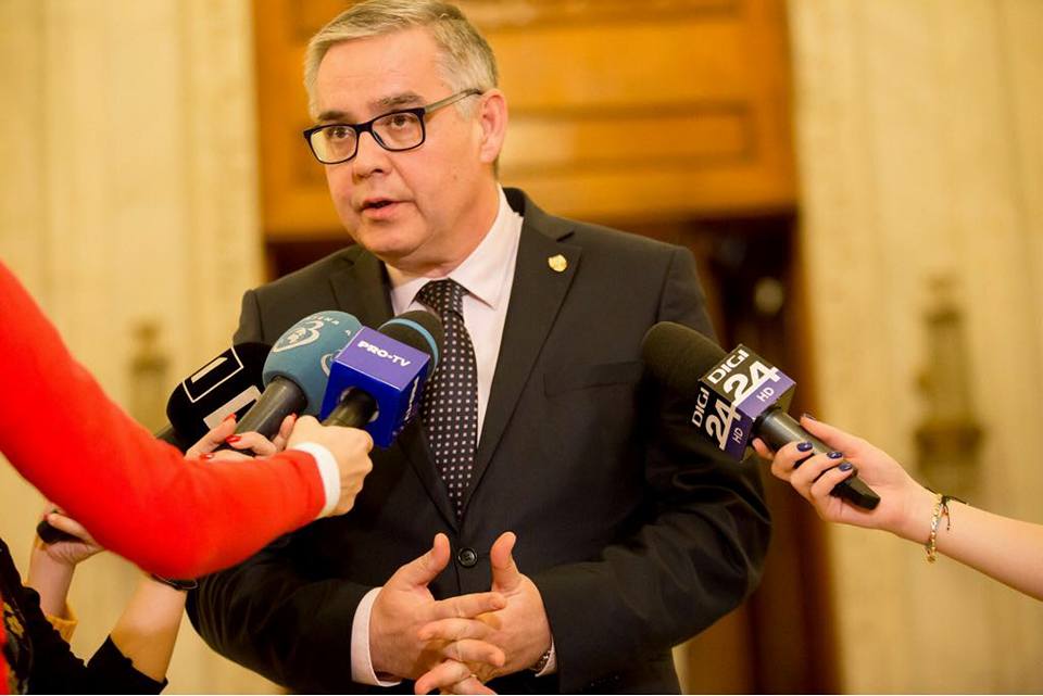 USR PLUS a sesizat CCR după ce noua majoritate a votat un fost senator ...