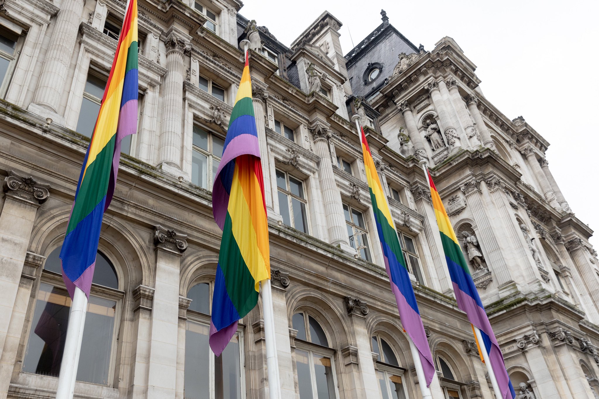 30.000 de persoane au participat la Marşul mândriei LGBT de la Paris ...