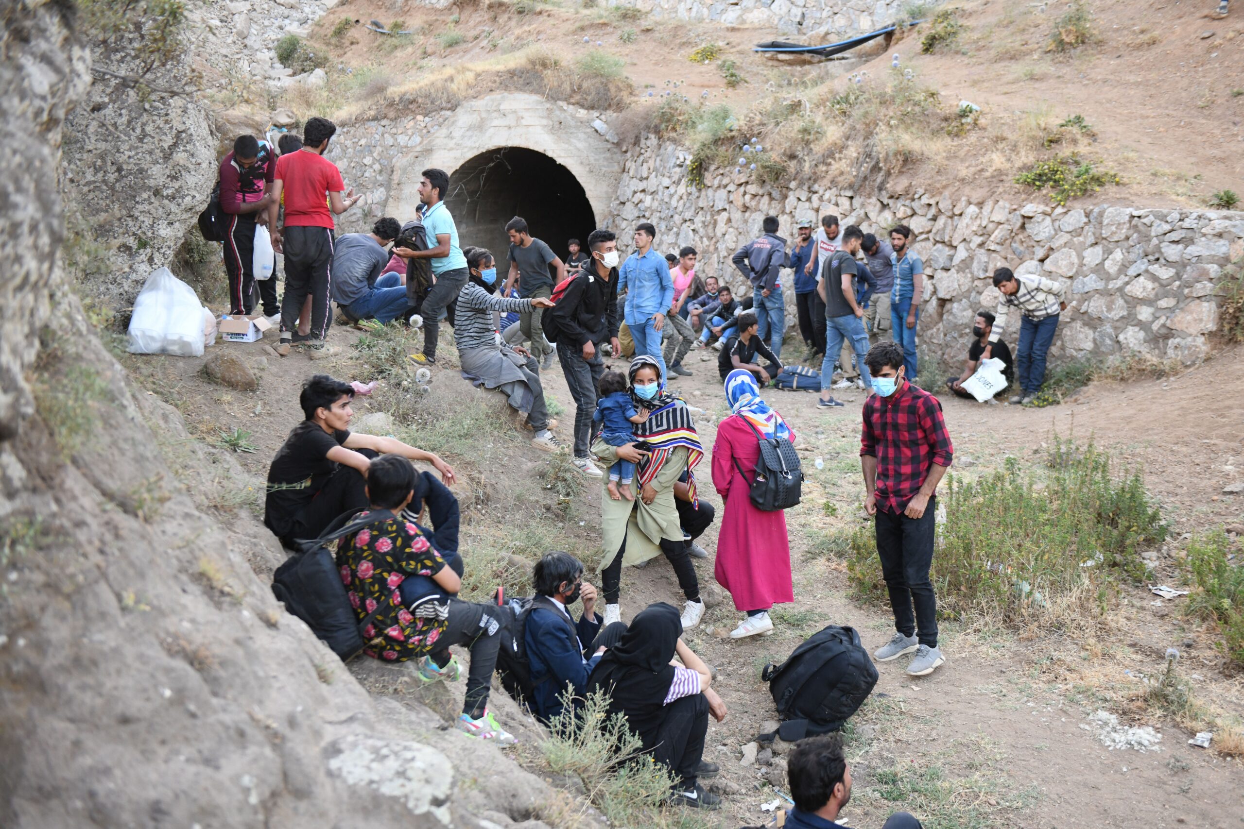 MAI vrea să le dea mai mulți bani refugiaților care nu mai au loc în ...