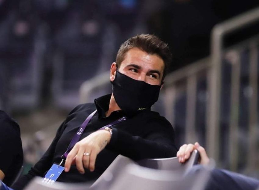 Presa din Azerbaijan, anunț despre instalarea lui Adrian Mutu la ... Presa din Azerbaijan, anunț despre instalarea lui Adrian Mutu la ...