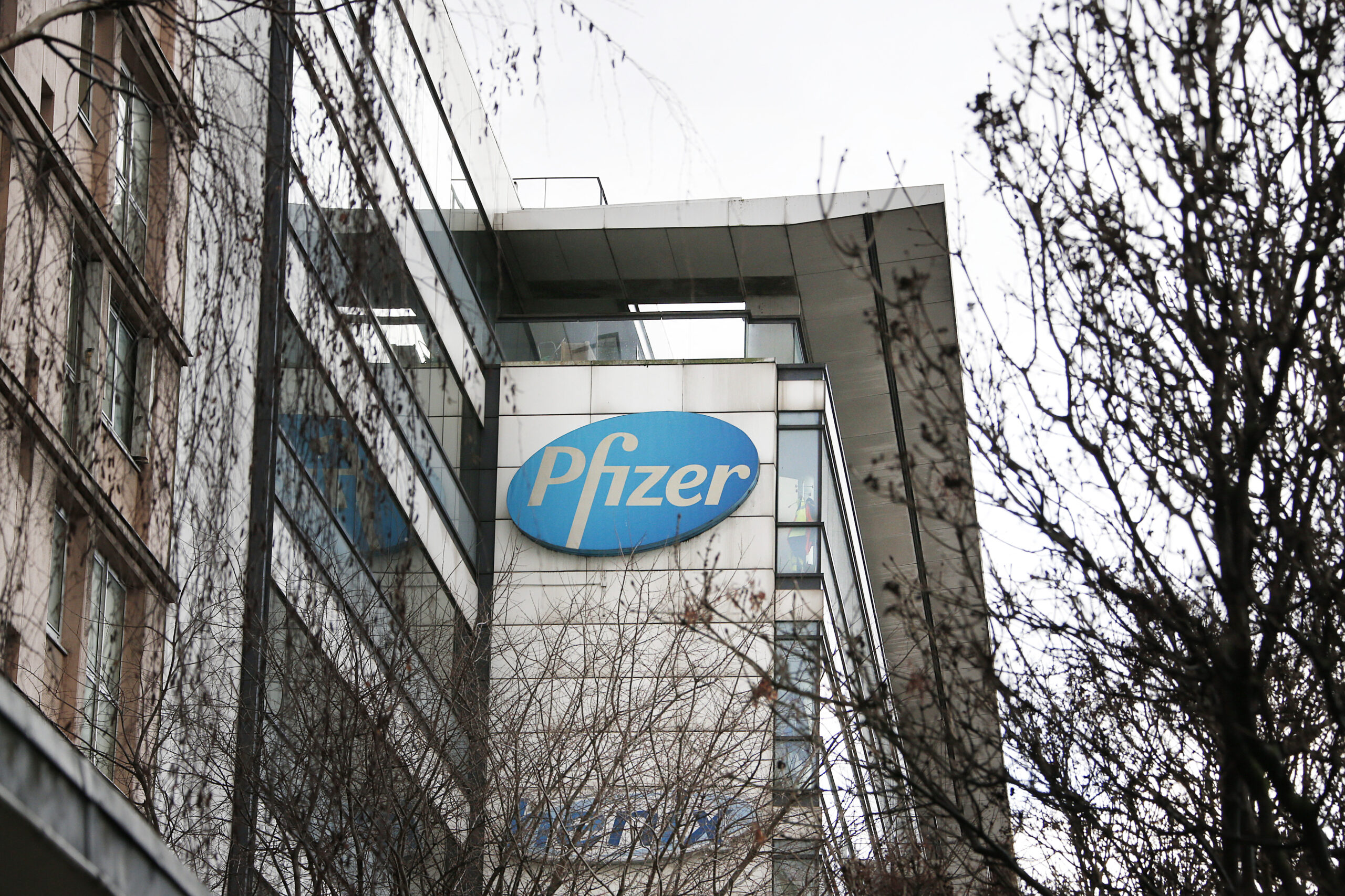 Pfizer a cerut autorizarea de urgenţă a pastilei sale antiCovid în SUA ...