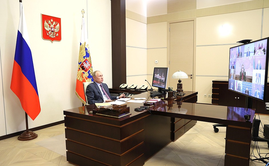 Vladimir Putin şi Xi Jinping au convenit să facă zid împotriva Occidentului, care "calcă în ...