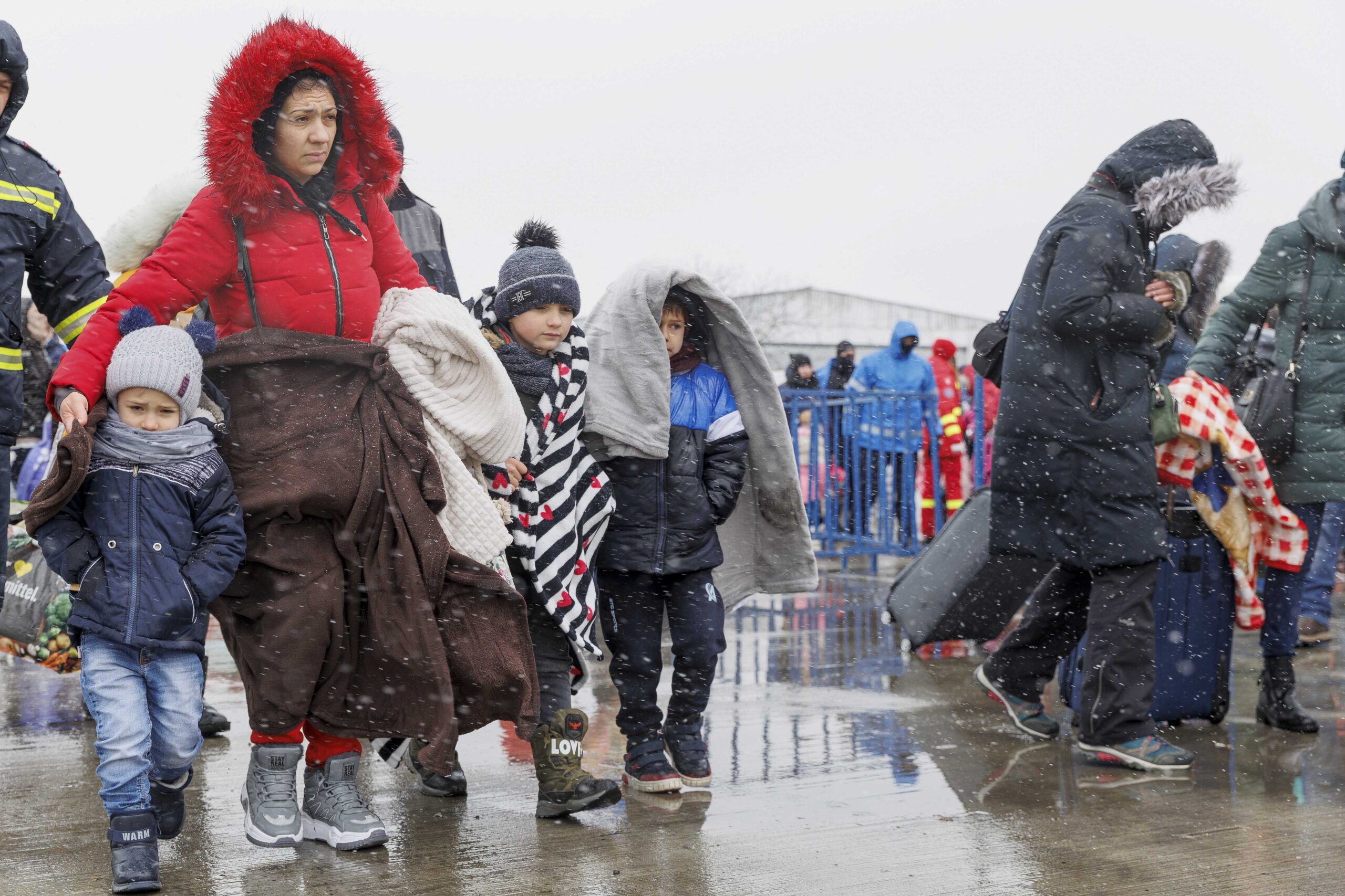Aproape 30.000 de copii ucraineni s-au refugiat în România, aproape 100 ...