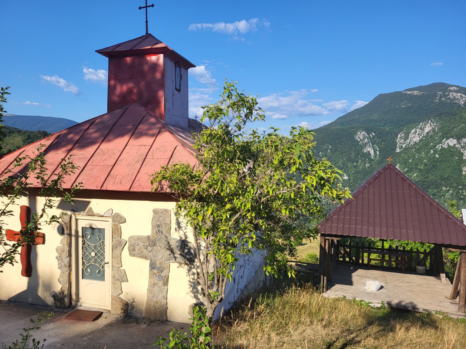 Ziua în Ineleț, unul dintre cele mai izolate locuri din România, este ...