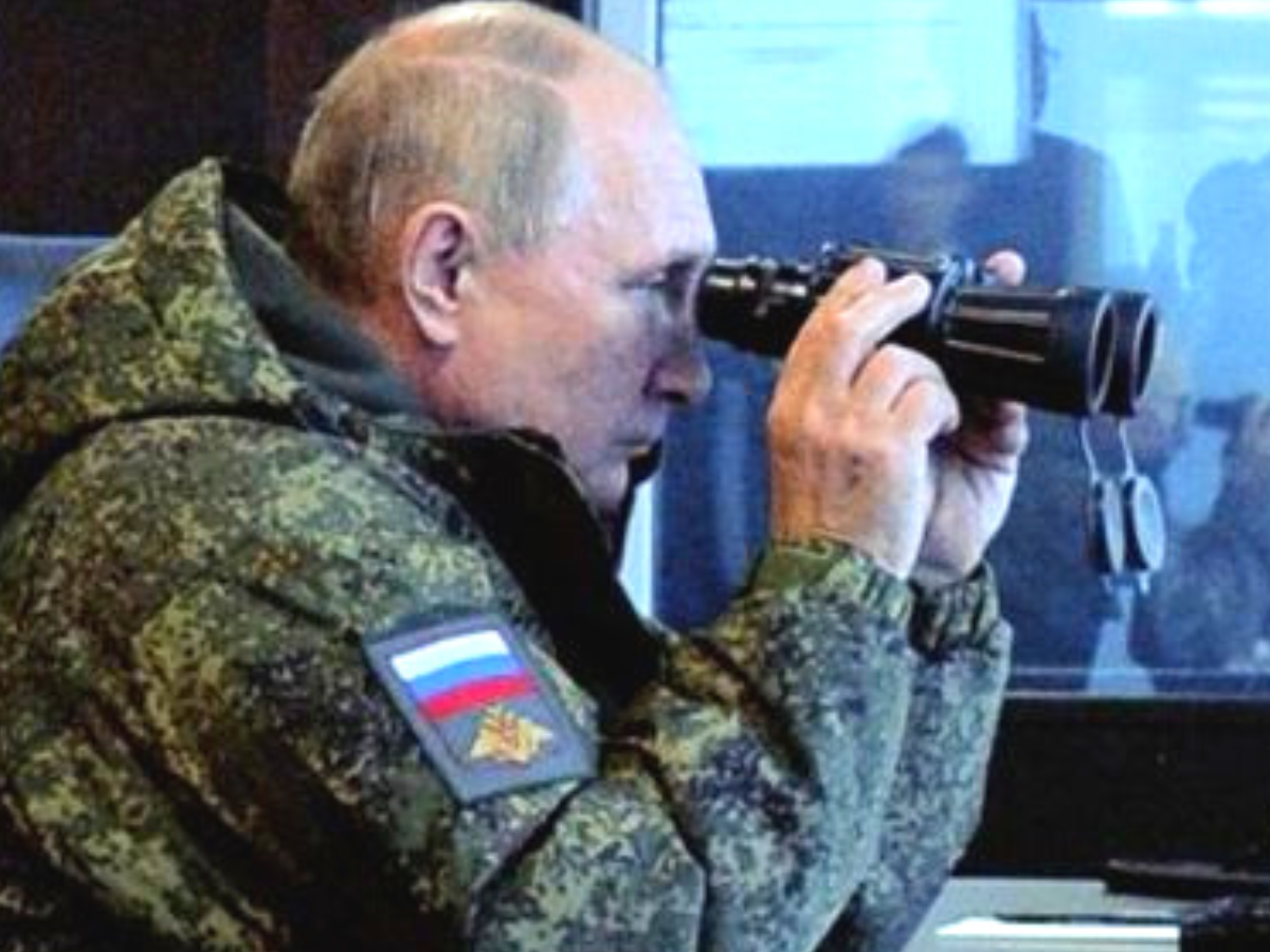 Putin face azi 70 de ani. Felicitări sincere de la Dodon şi Kim, un ...