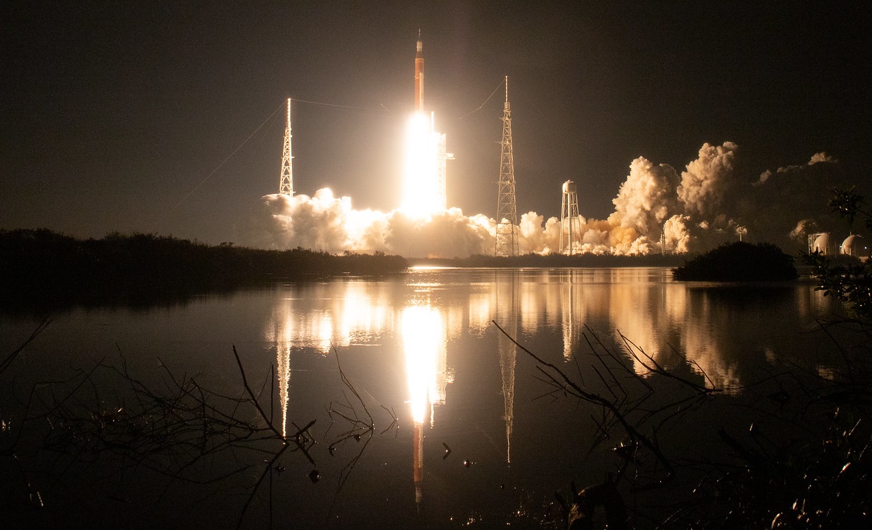 Prima imagine cu Pământul făcută din spațiu de Artemis (Foto ...