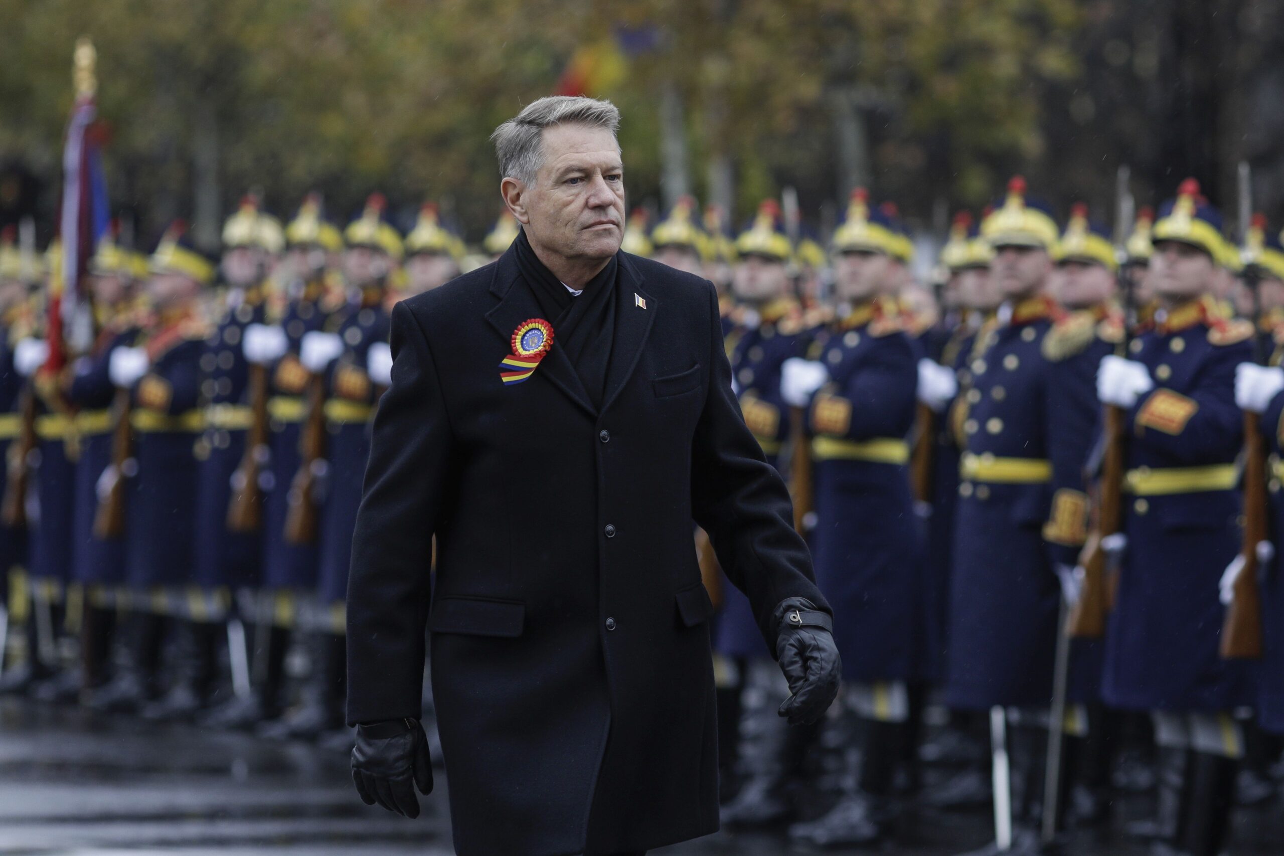 Ce cadouri a primit Iohannis în 2022 - cel mai scump e un tablou din ...
