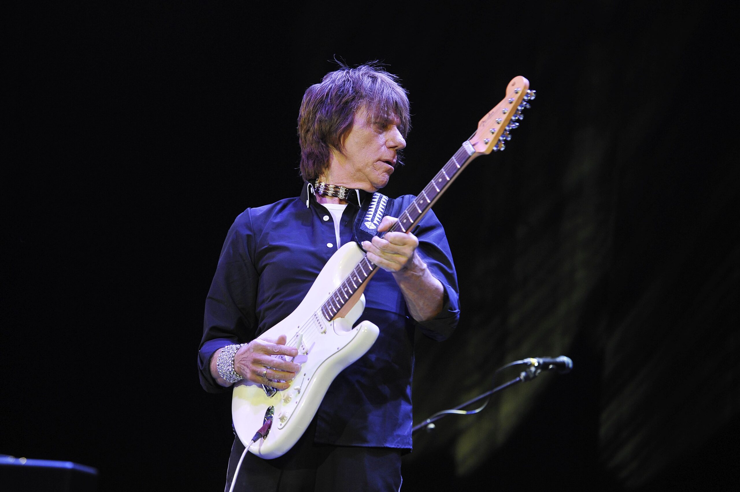 Legendarul chitarist Jeff Beck a murit - spotmedia.ro