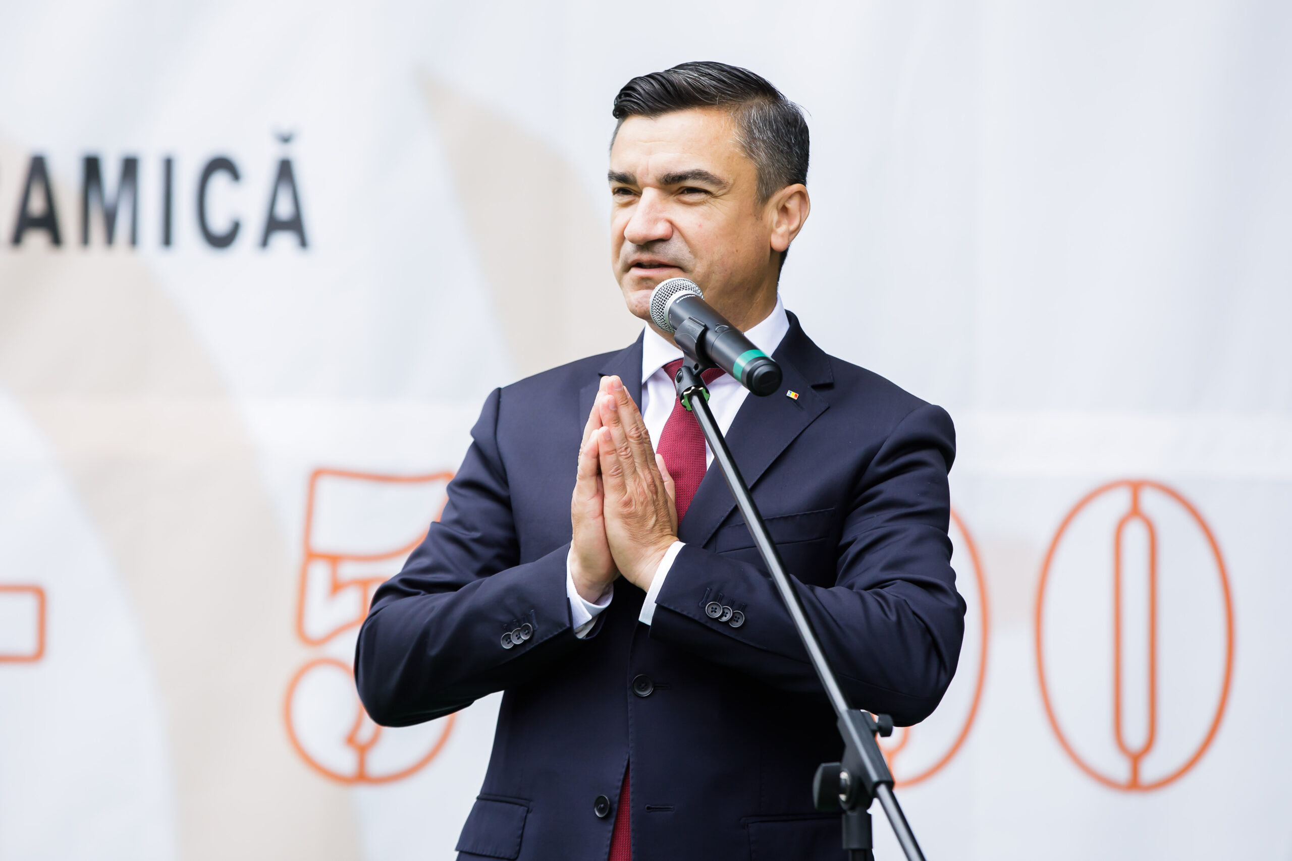 Secretara primarului Chirica, plătită cu peste 4.400 de euro lunar ...