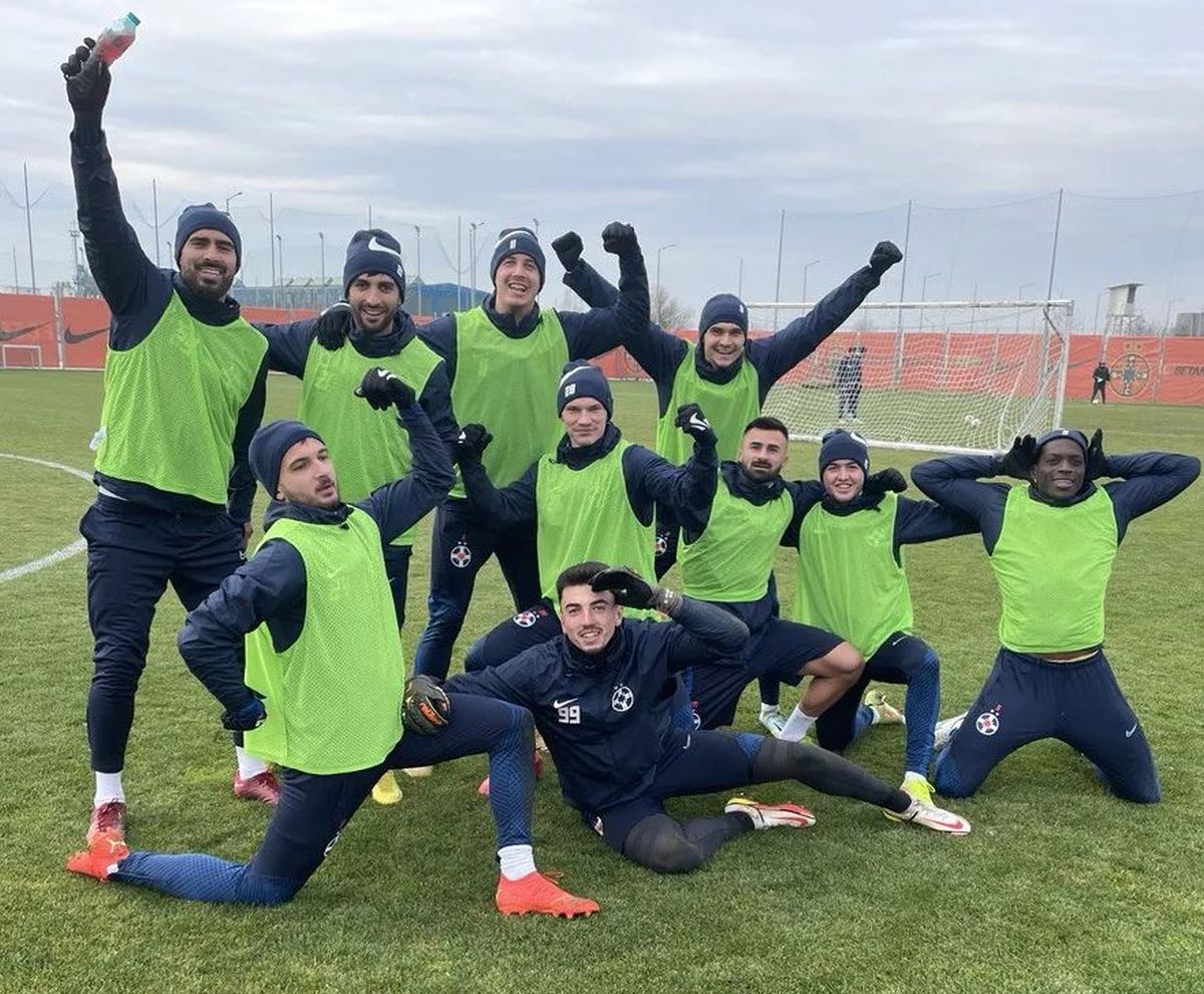 Trei titulari au lipsit de la reunirea lui FCSB - spotmedia.ro Trei titulari au lipsit de la reunirea lui FCSB - spotmedia.ro