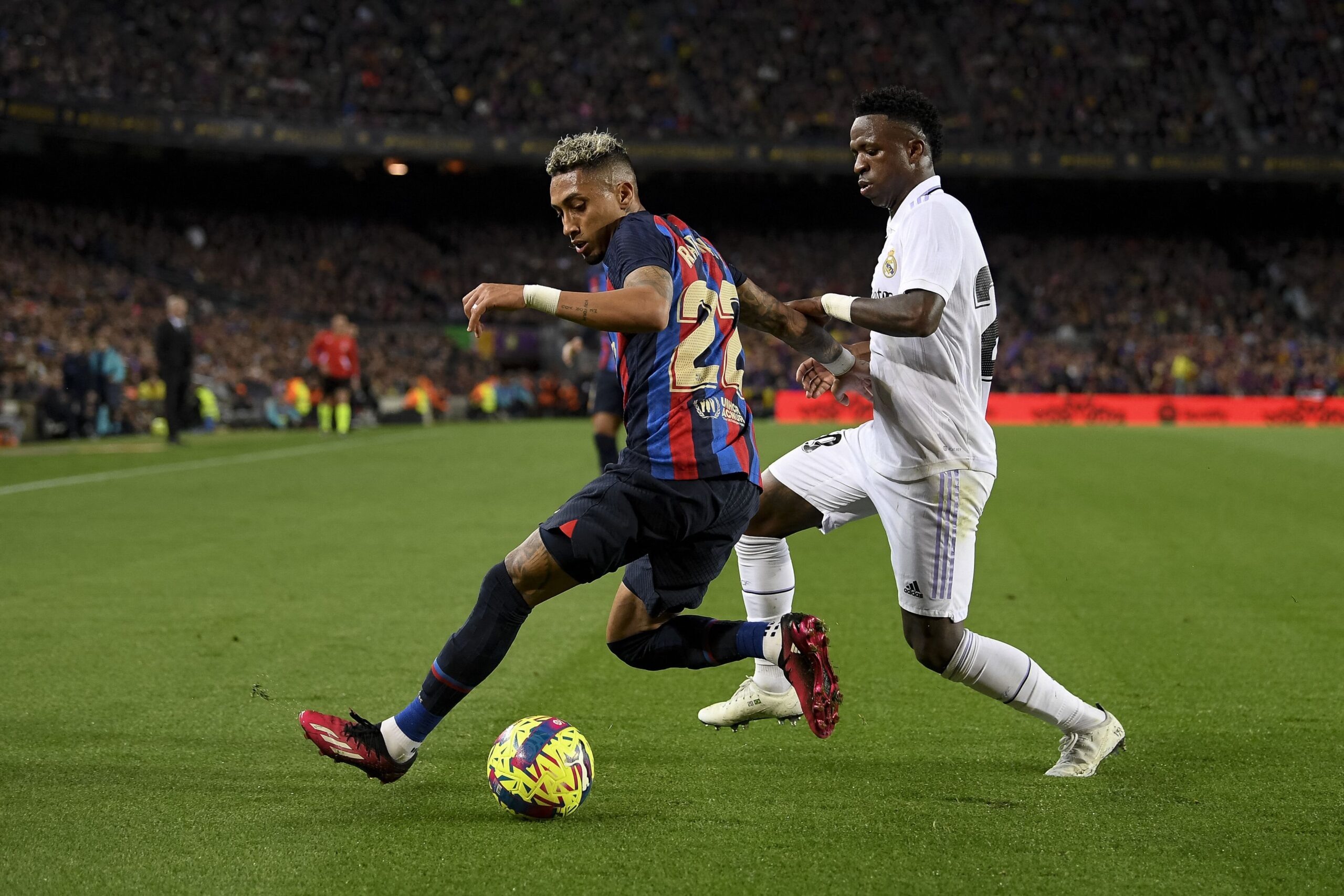Real Madrid umilește Barcelona pe Camp Nou și se califică în finala ...