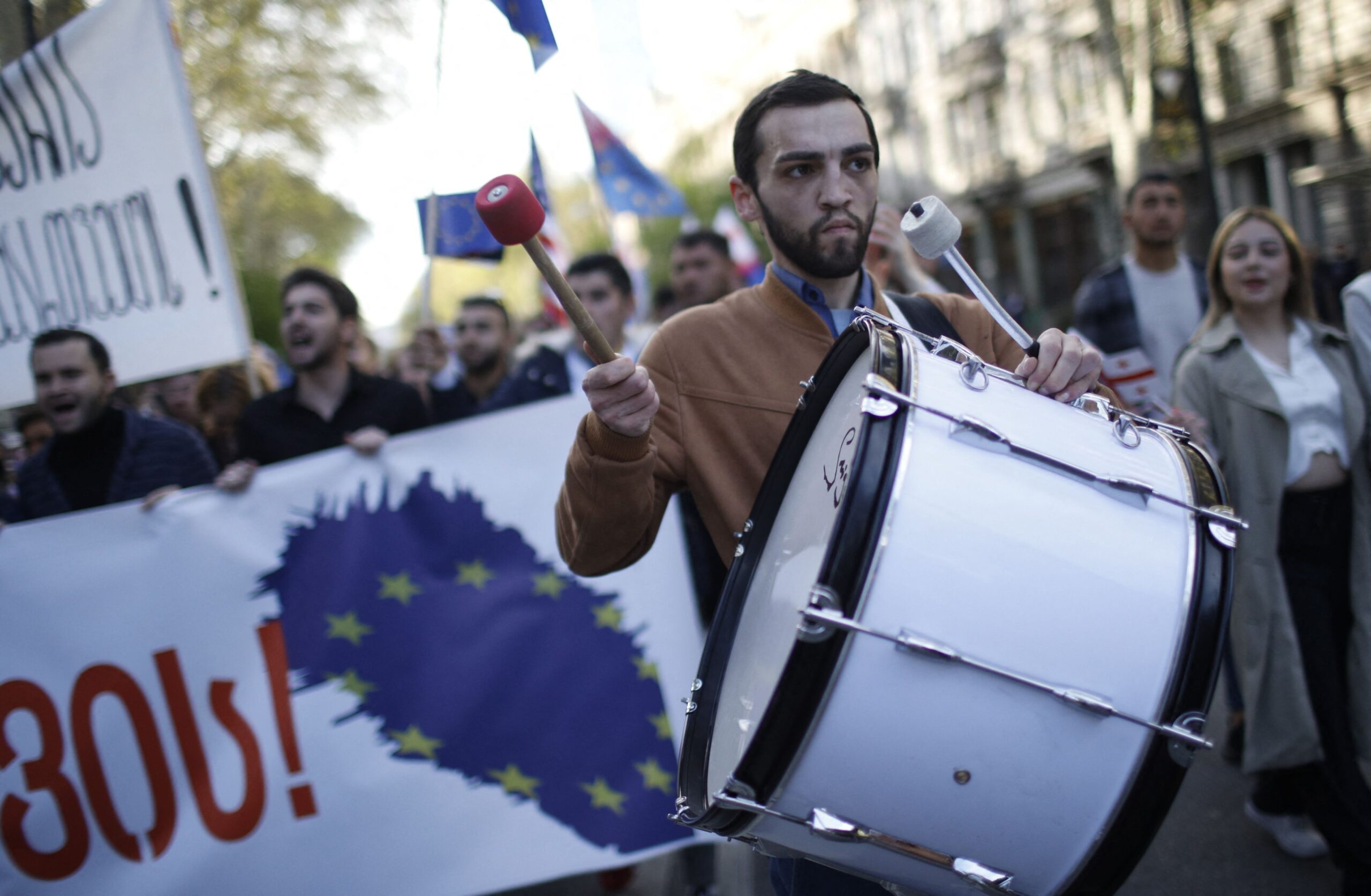 Protest amplu la Tbilisi: Facem parte din familia europeană, respingem ...