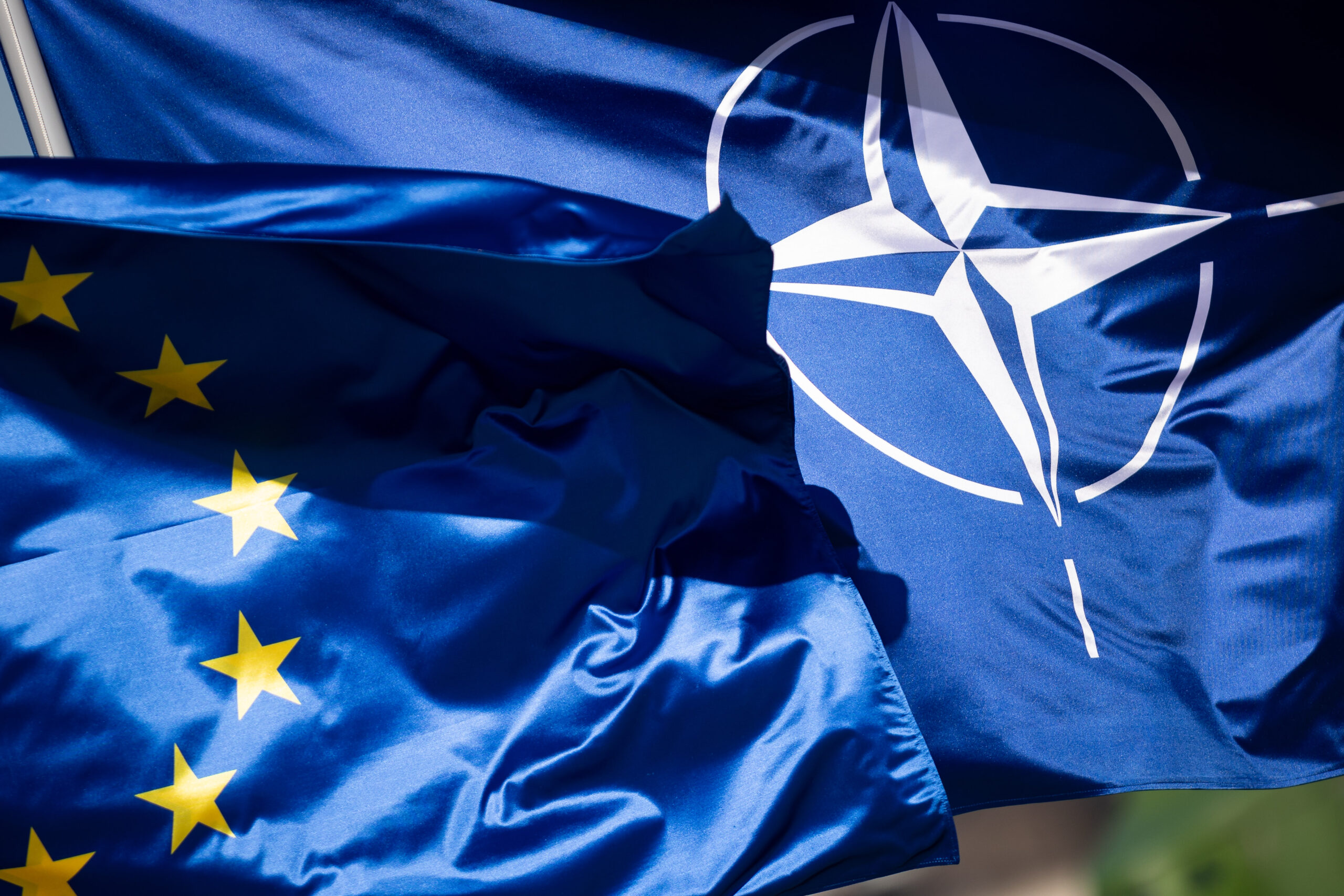 Politico: În cursa pentru posturile de conducere din UE și NATO, Europa ...