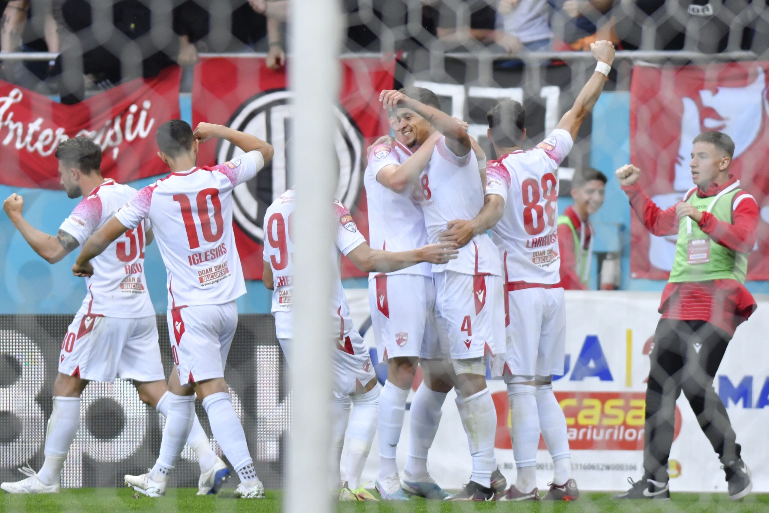 Dinamo umilește FC Argeș și e cu un pas înapoi în Superligă - spotmedia.ro