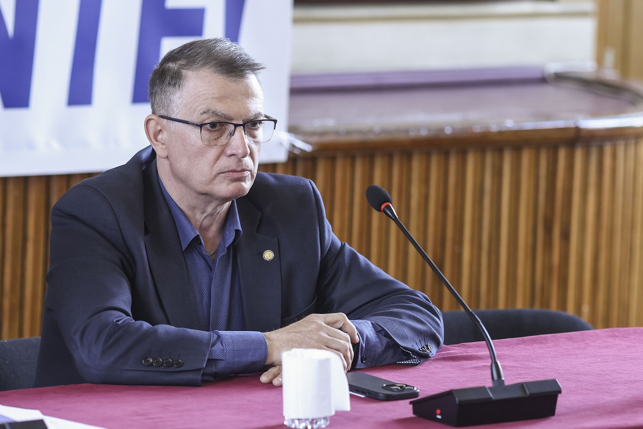 Profesorii analizează proiectul de OUG publicat de guvern: se pun foarte multe întrebări, se fac ...