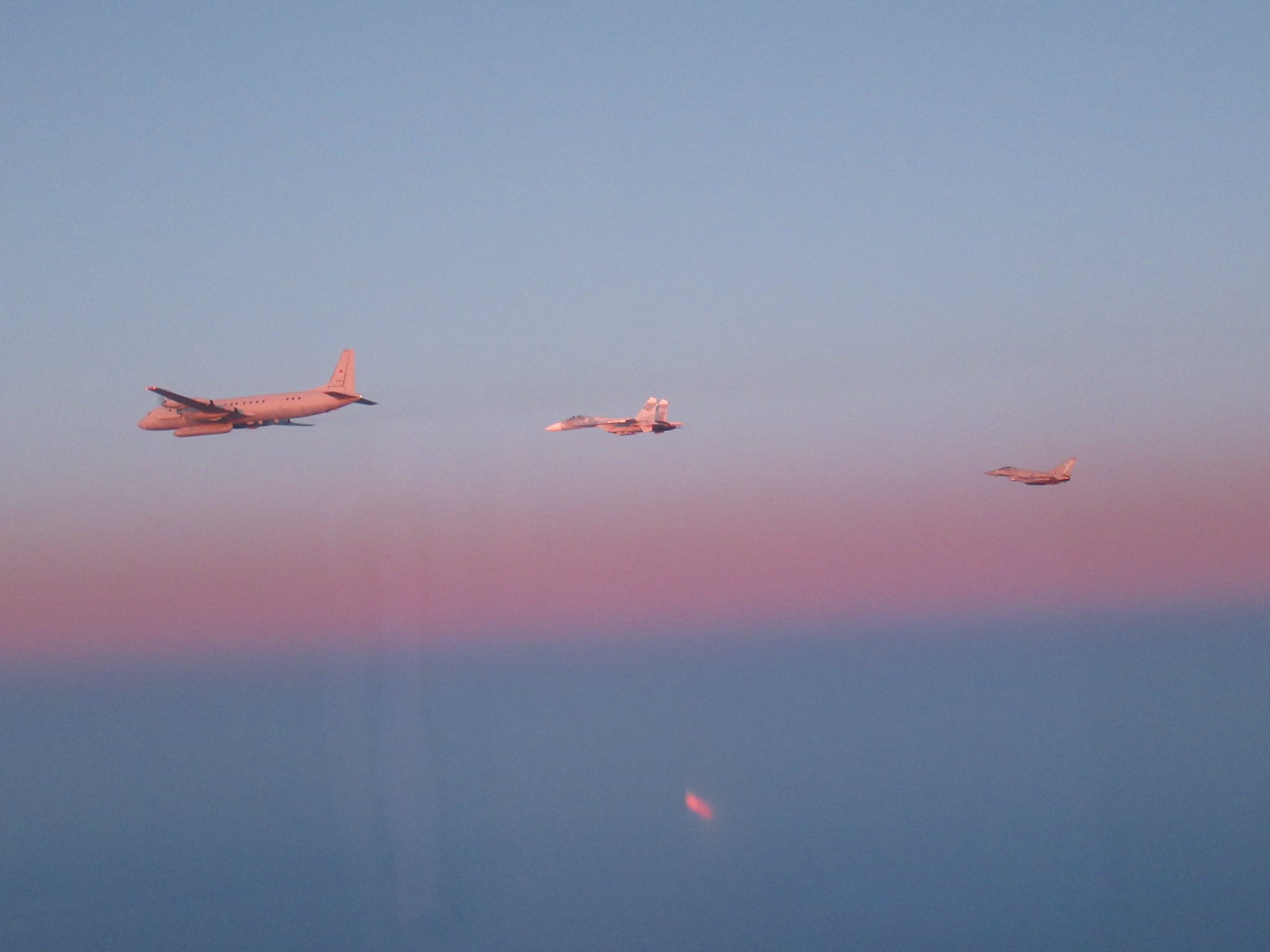 Două avioane ruse, interceptate aproape de Suedia și spațiul aerian al ...