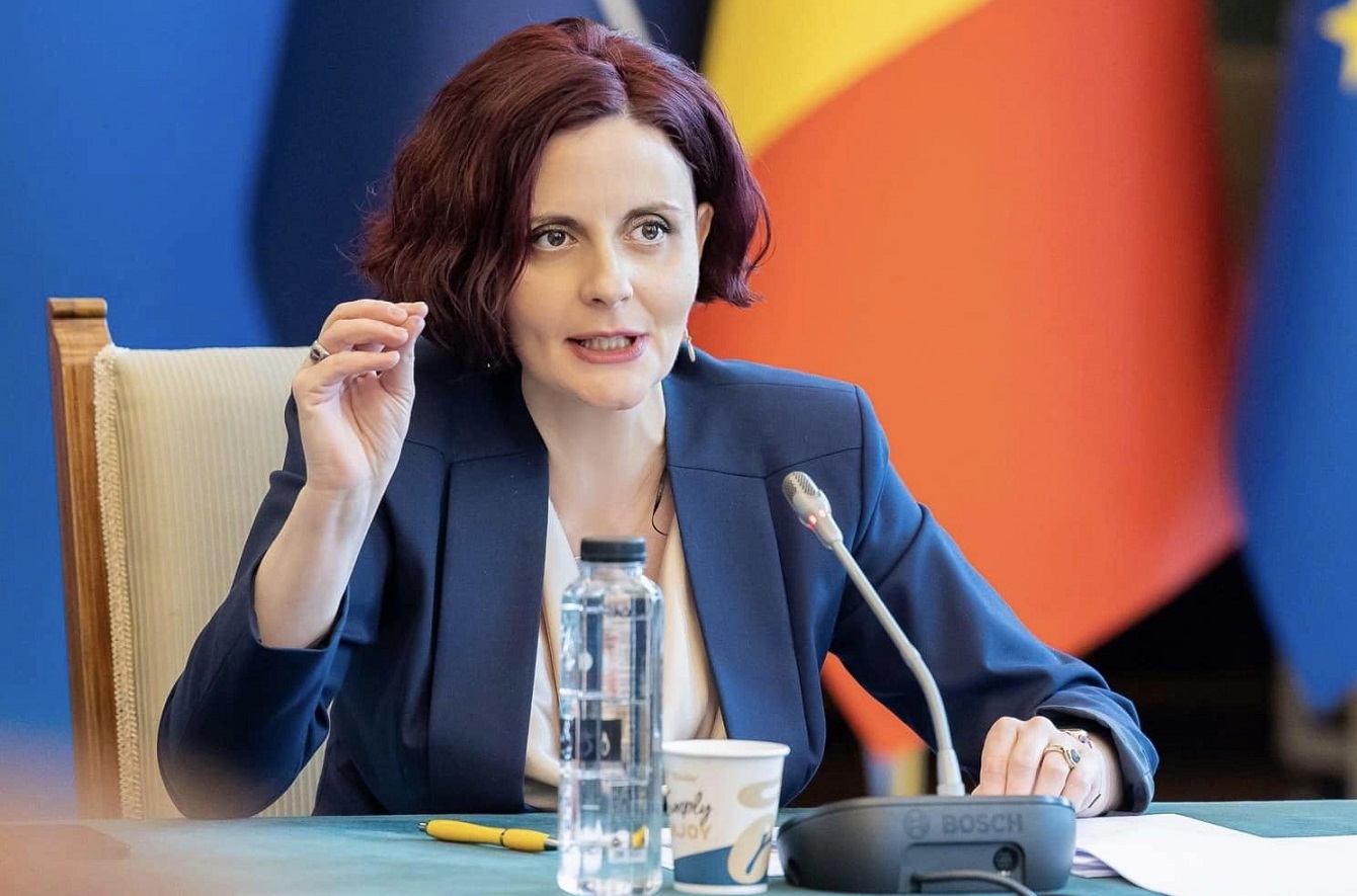 Scandalul azilelor provoacă încă o demitere: Cine este Mădălina Turza ...