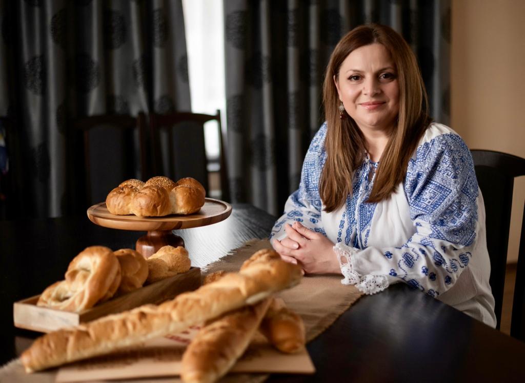 Business cu miros de pâine caldă și turtă dulce, de la minus la plus ...