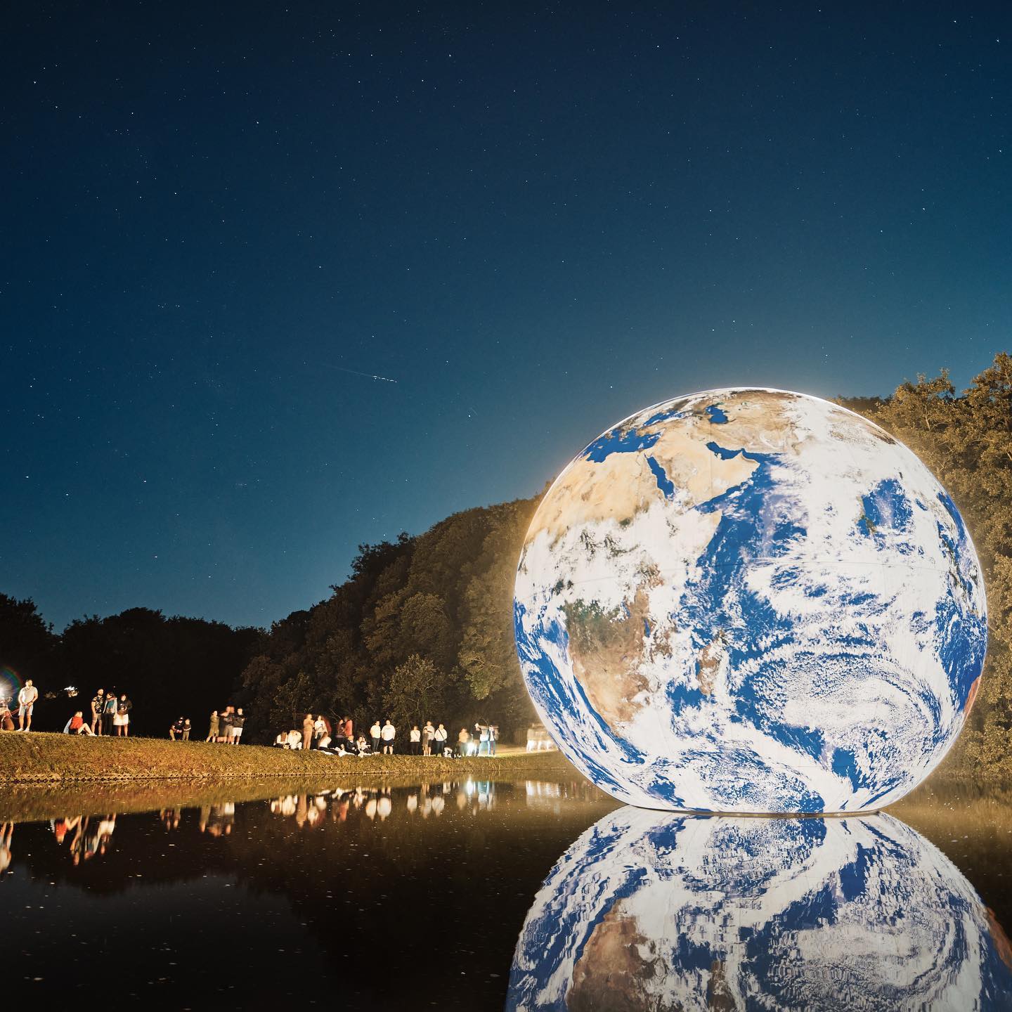 O reprezentare uriașă a Terrei va fi expusă pe râul Bega (Foto&Video ...