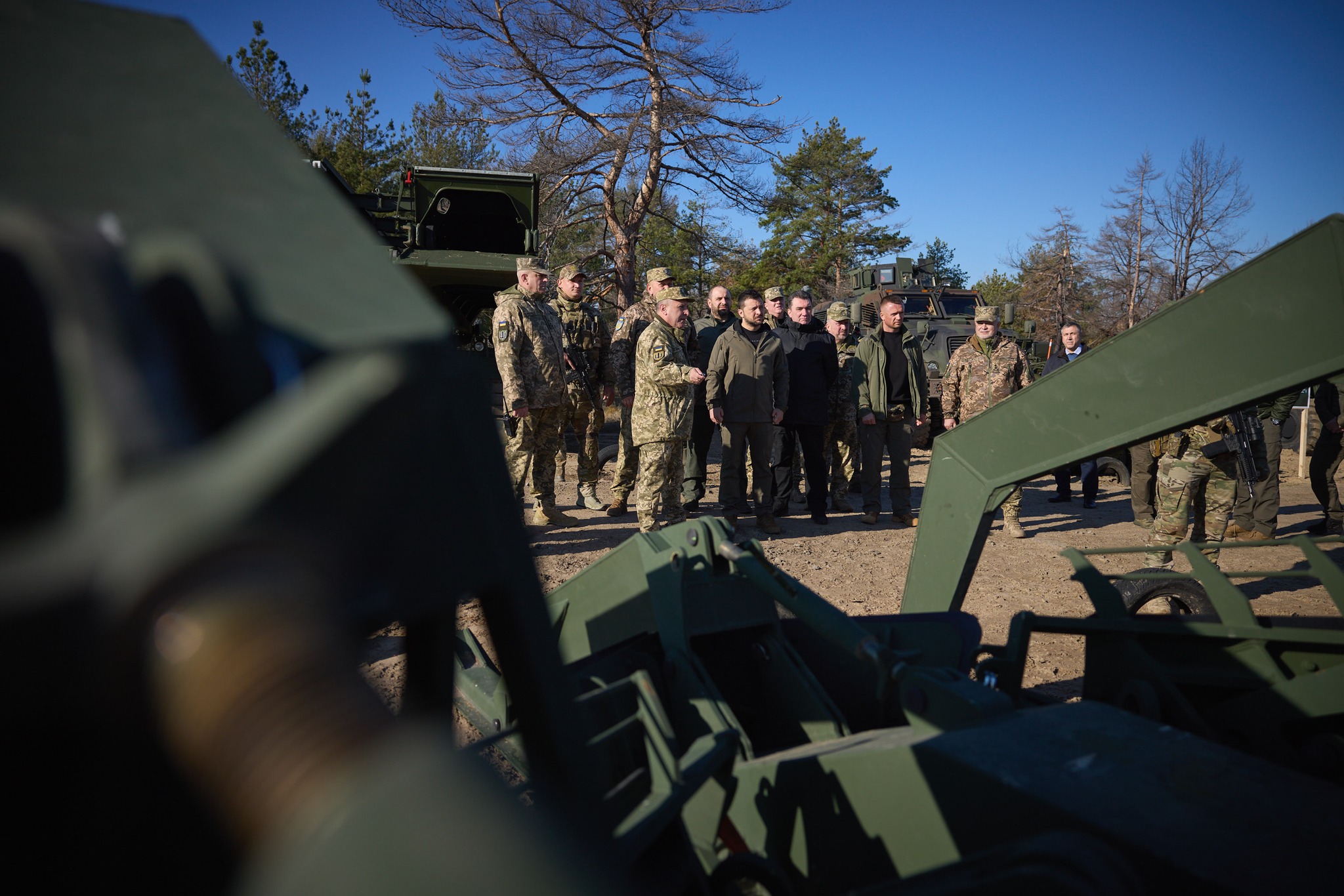 Ziua 619. Zelenski neagă negocieri de pace și cere F-16. O poză a ...