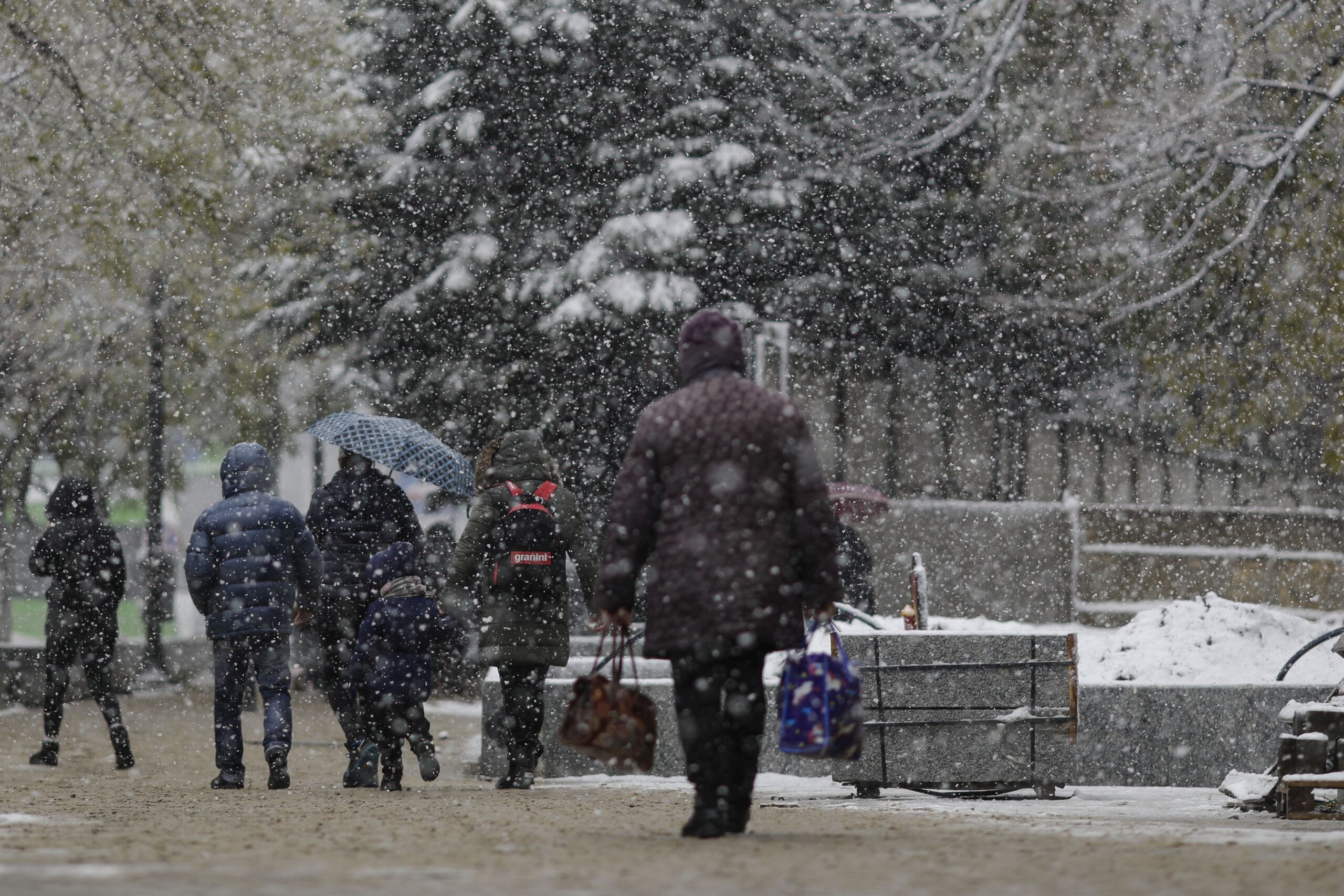 Ninge de Crăciun. ANM a emis cod galben de frig, viscol și zăpadă de 25 ...