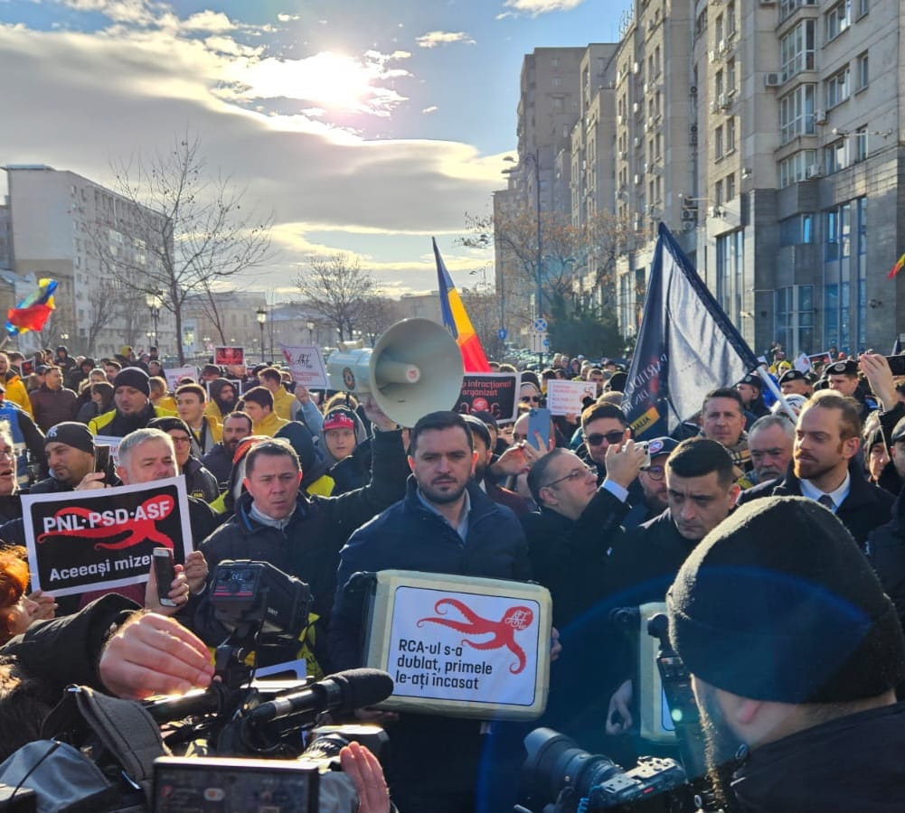 George Simion face circ în trafic și aruncă cu euro la ASF. Urmează ...