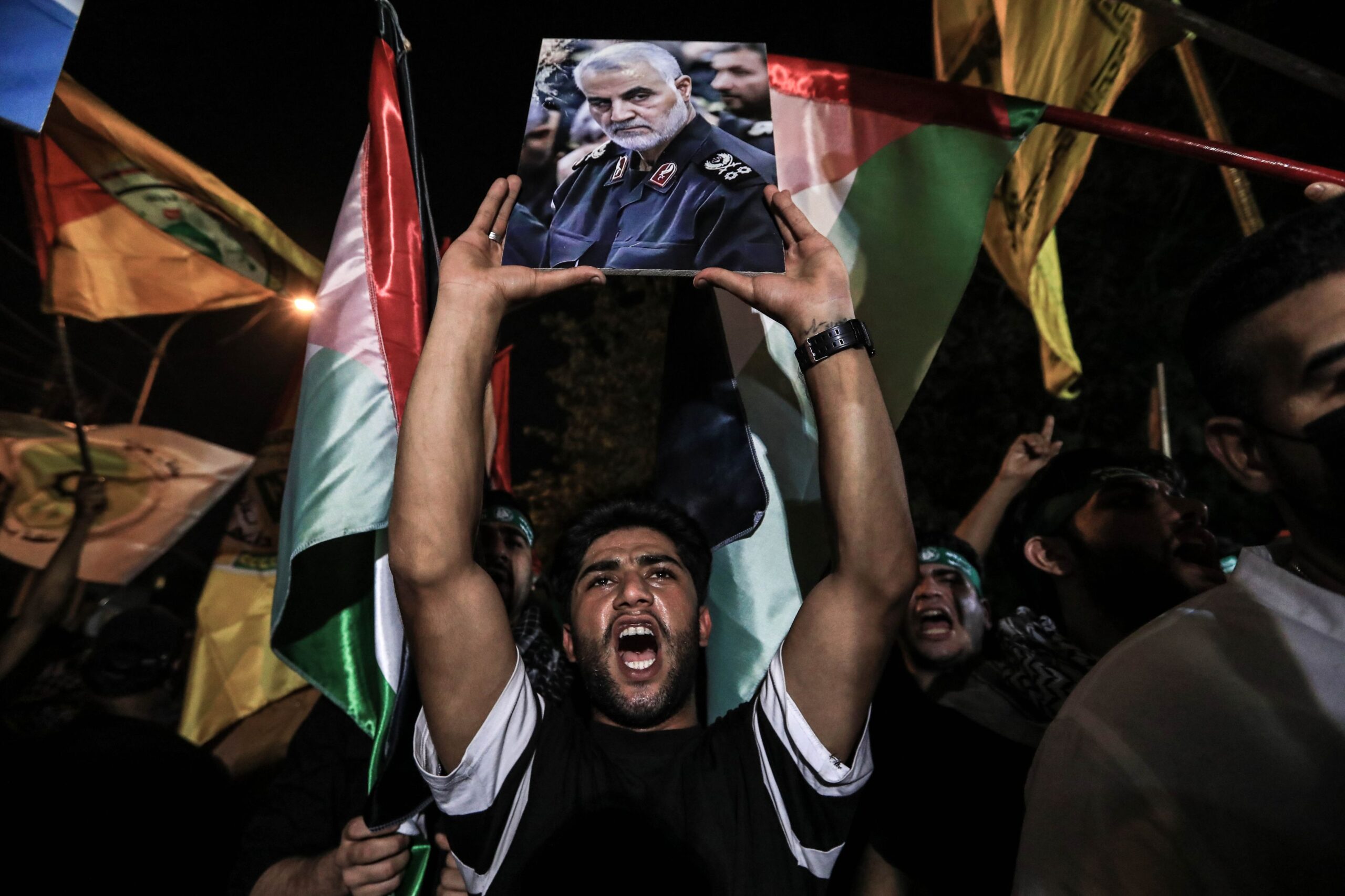 Explozii la parastasul generalului iranian Qassem Soleimani, cu peste ...