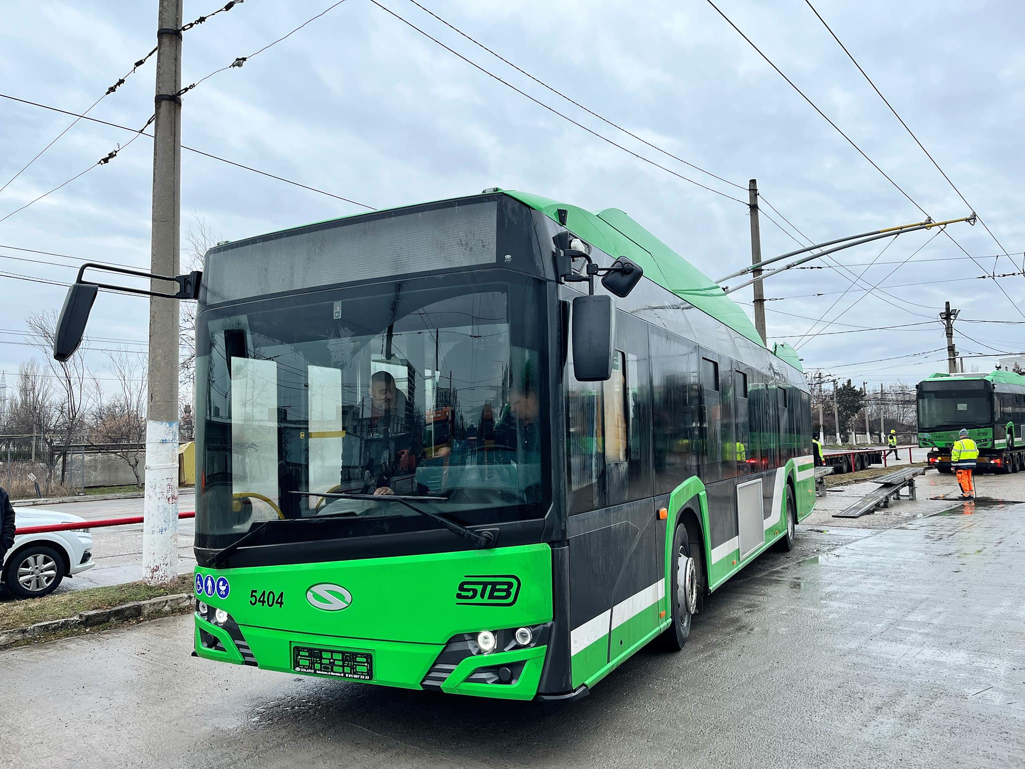 STB anunță când și unde intră pe traseu noile troleibuze Solaris, care pot circula 20 km fără ...