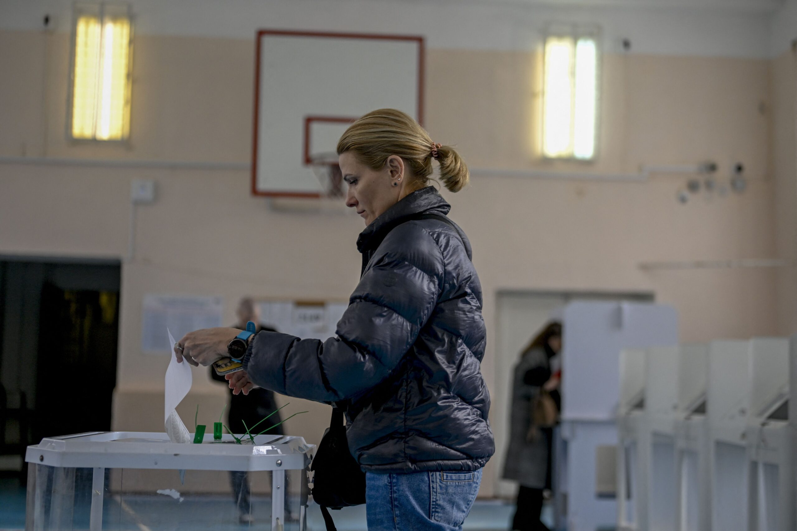 Alegeri în Rusia: Primele exit-poll-uri arată un rezultat - record ...