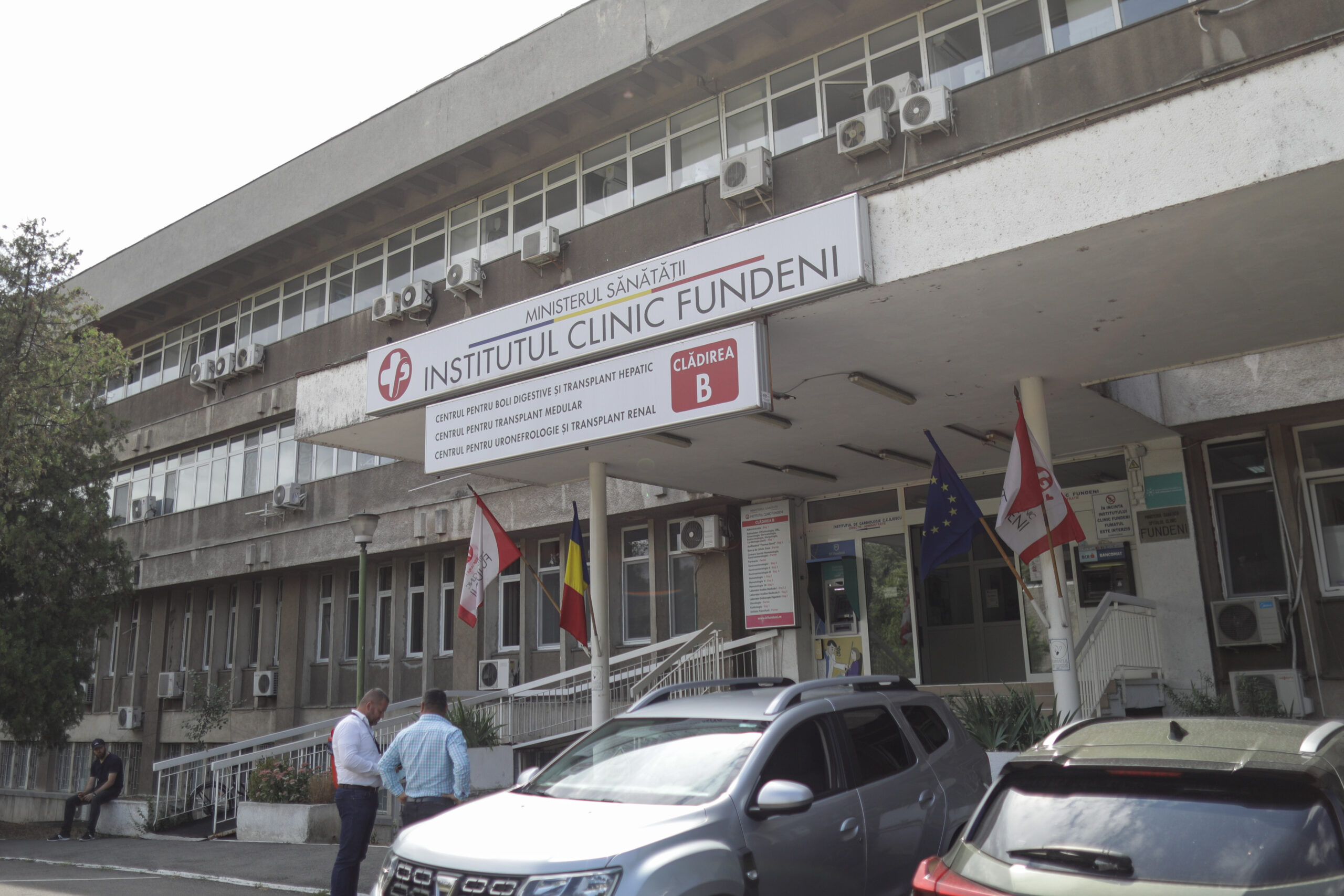 Medicul de la Fundeni care a amenințat cu pistolul un șofer, pus sub ...