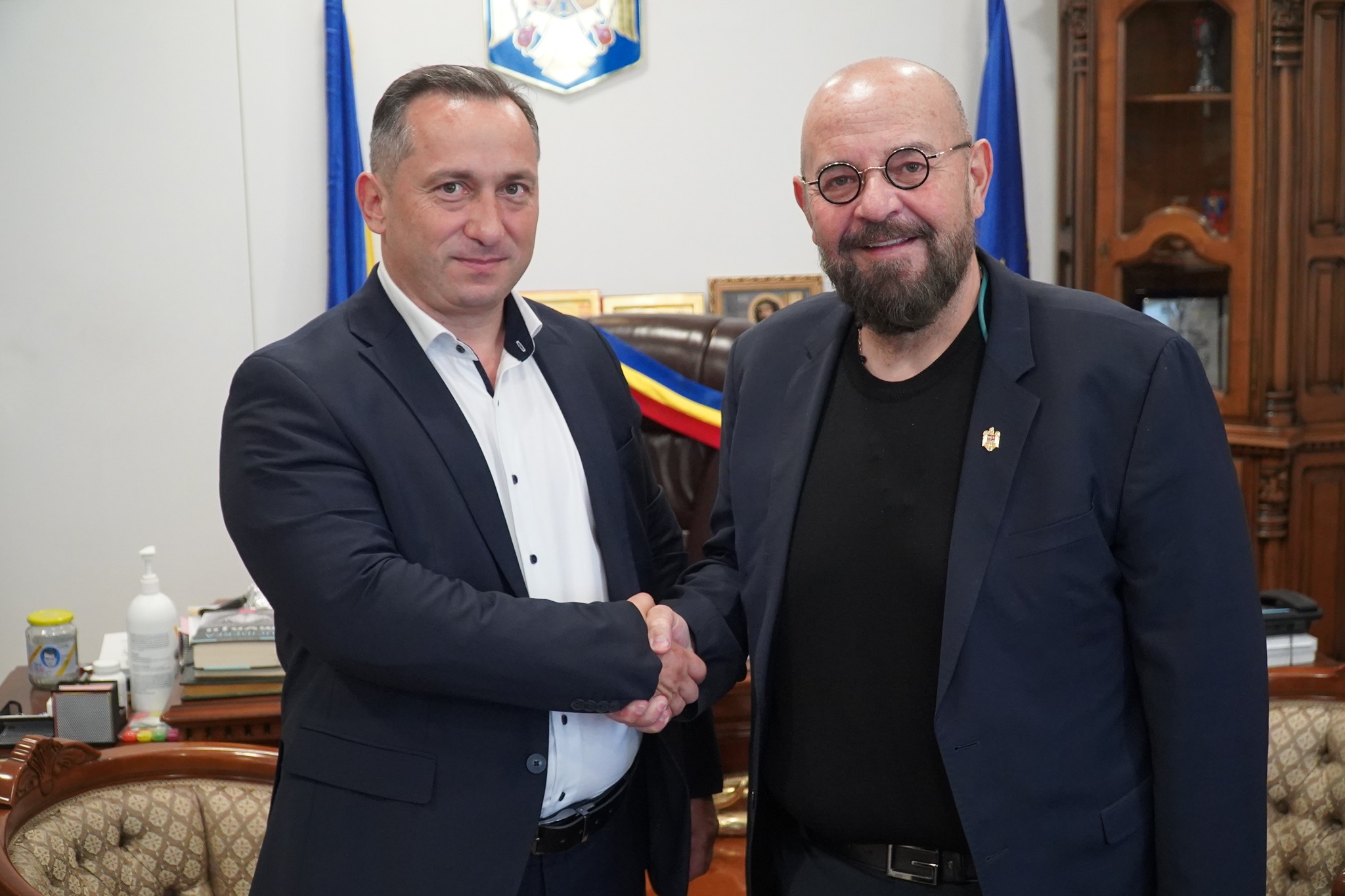 Piedone se laudă că are susținerea SANITAS pentru Primăria Capitalei ...