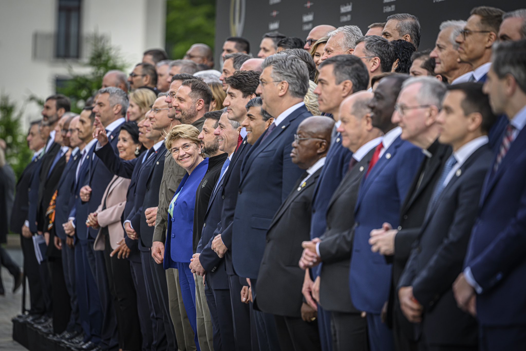 Ziua 844: 80 de țări din 93, de acord ca pacea să aibă la bază ...