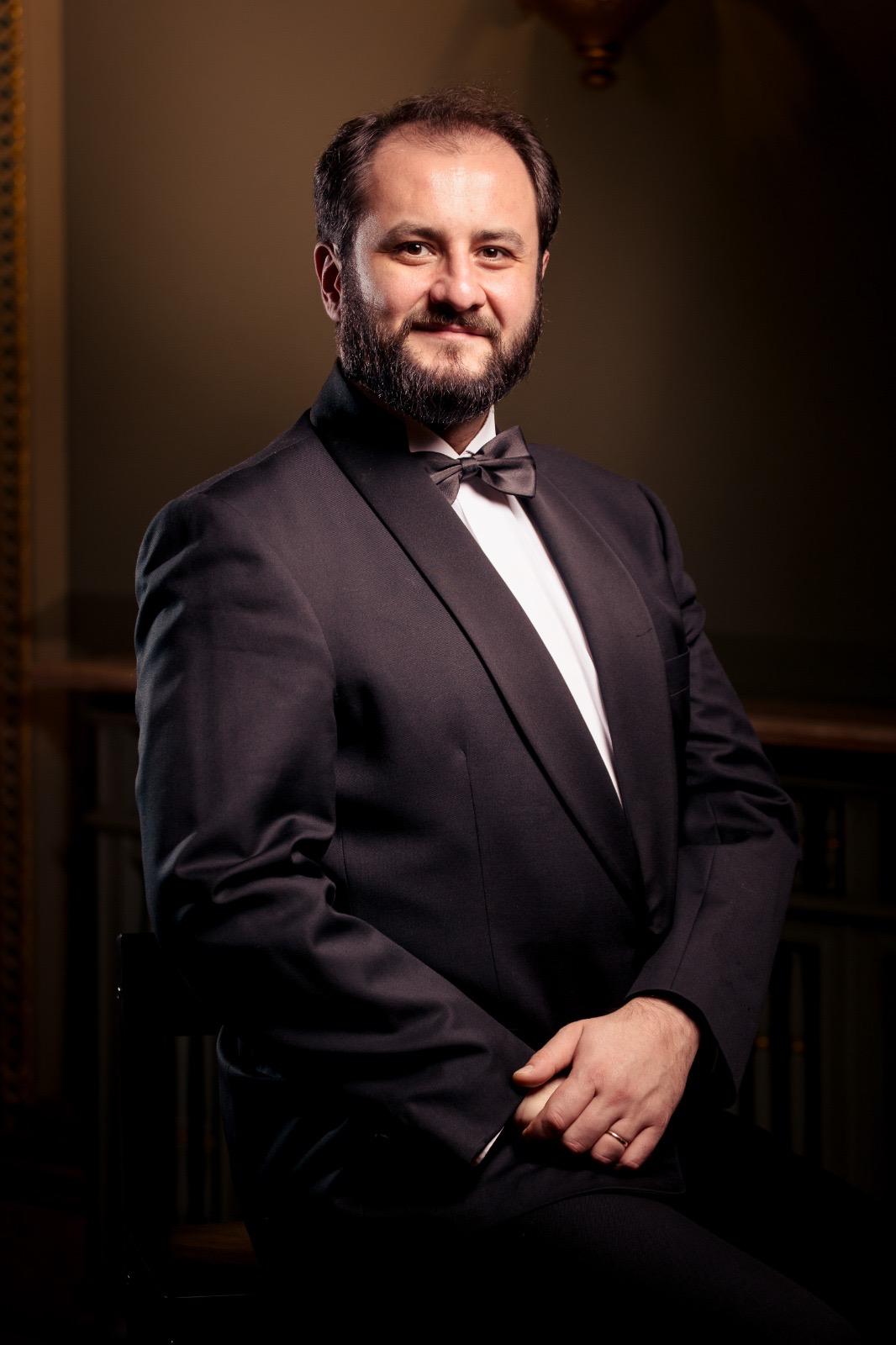 Tenorul Ștefan von Korch, baritonul Fang Shuang și pianistul Alexandru ...