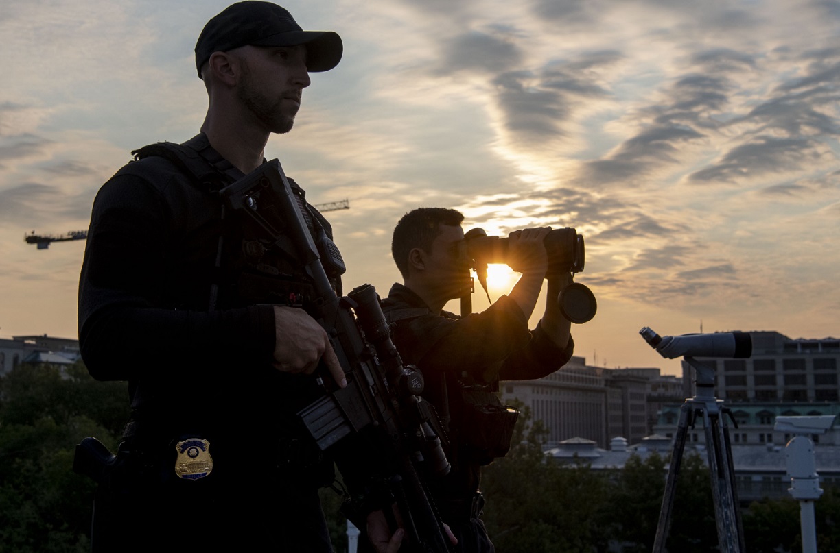 Why didn't the sniper who saved Trump's life shoot sooner? Explanations ...