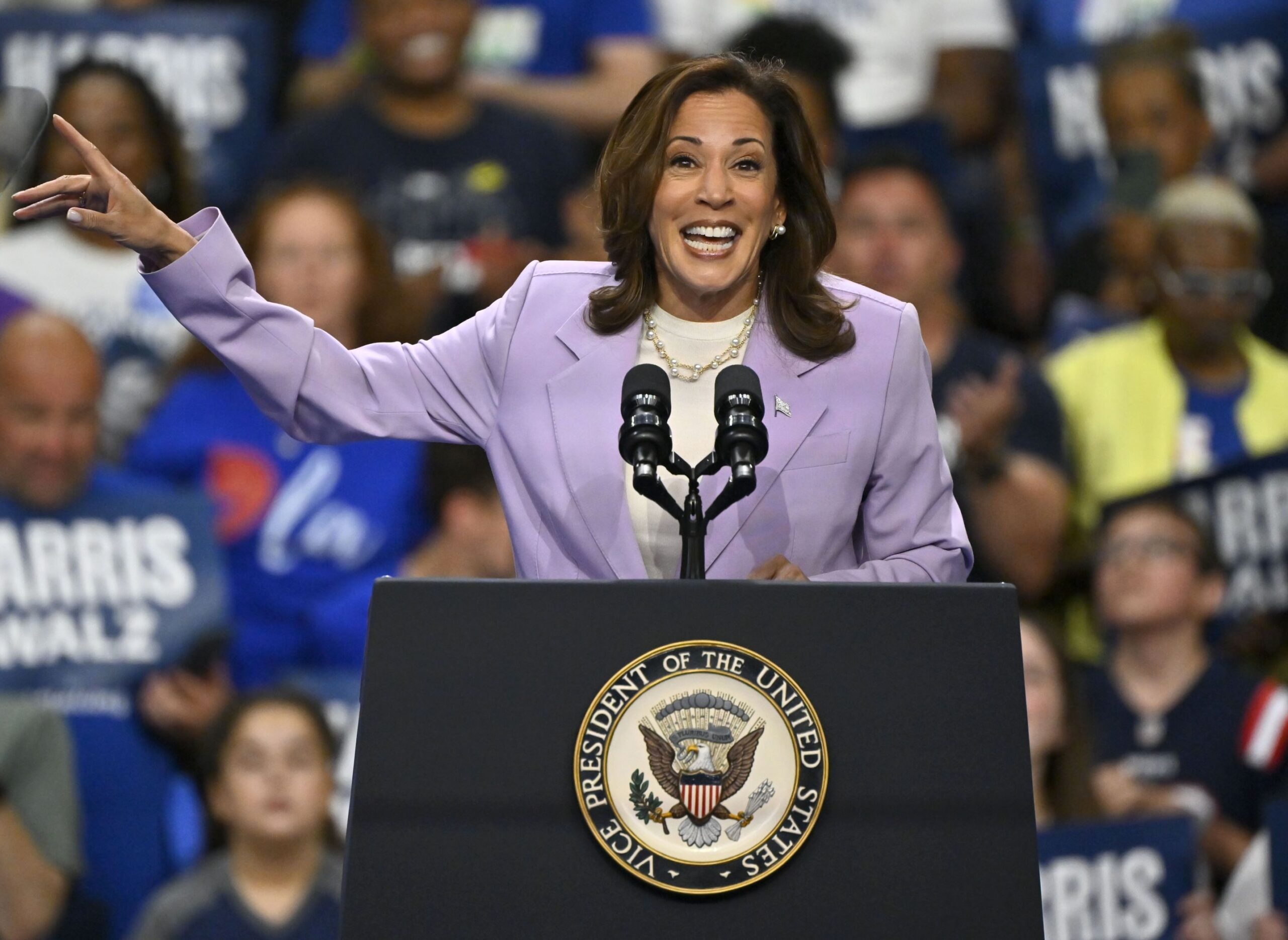 Surprise Kamala Harris. In three weeks, she shattered Donald Trump's campaign - spotmedia.ro