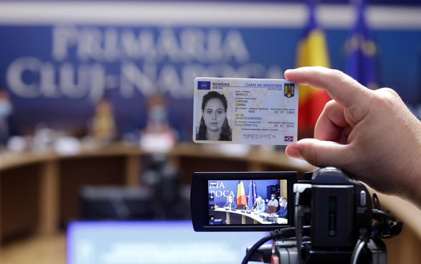 Îmbulzeală online la cartea electronică de identitate în București ...