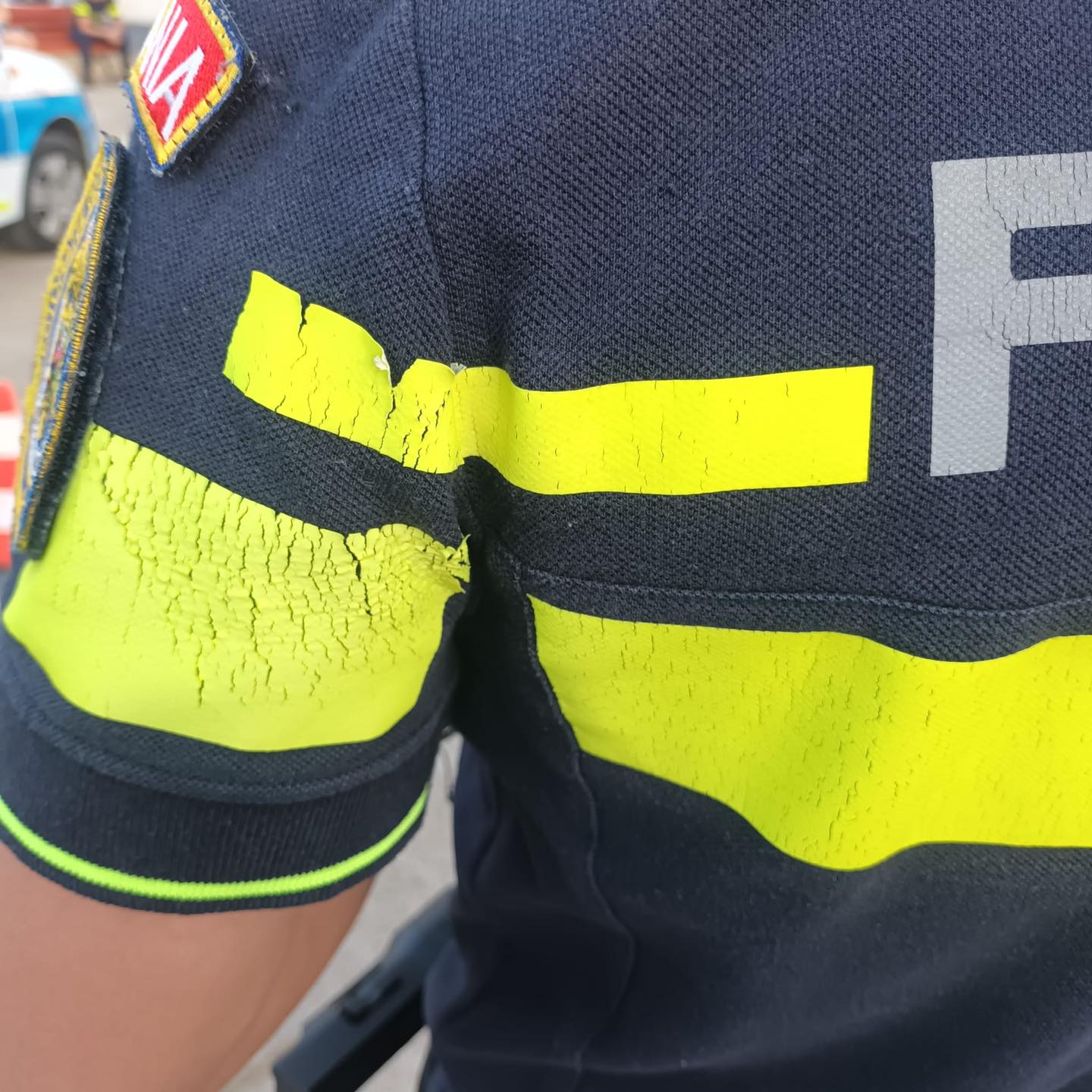 Europol prezintă noua uniformă a polițiștilor: Rupturi, iar banda de ...