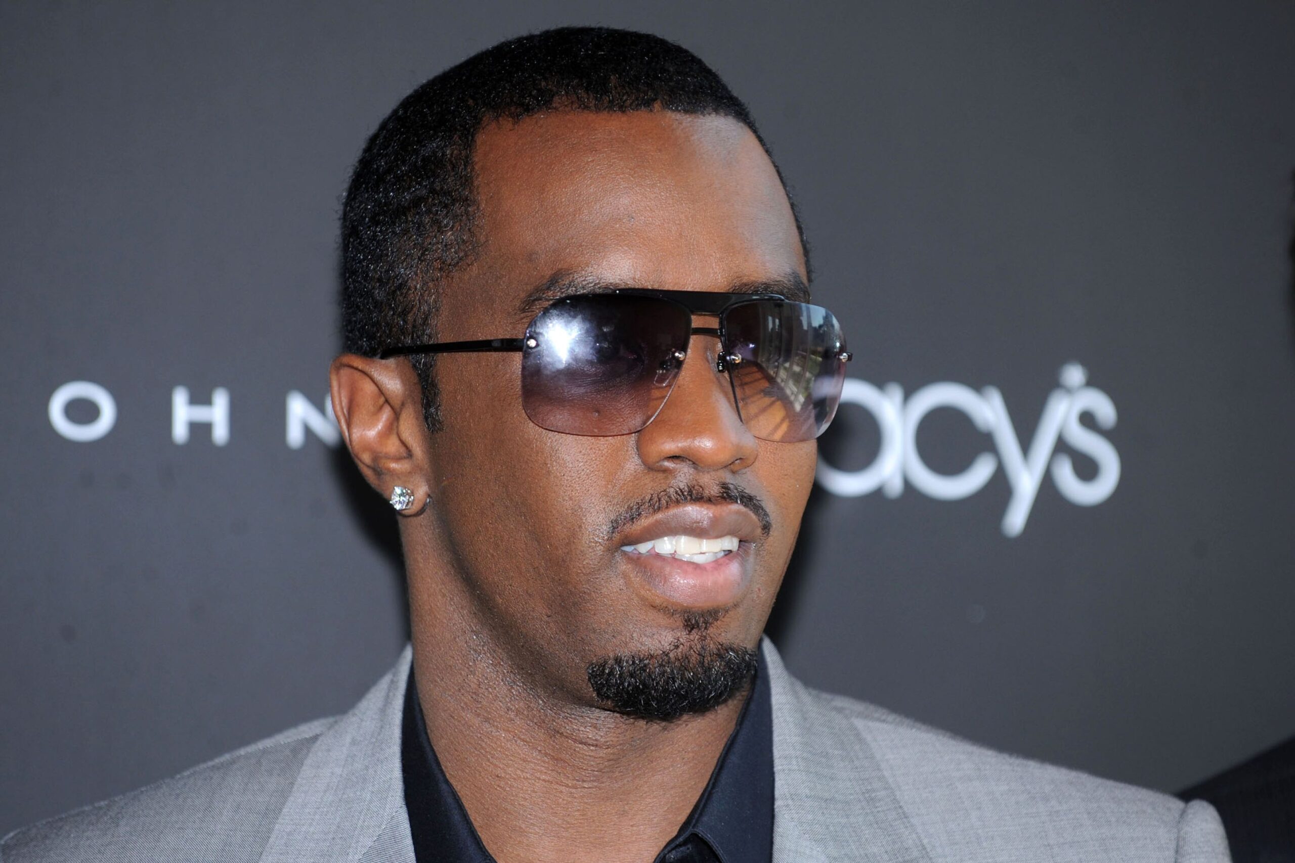 Rapperul american P. Diddy, acuzat de agresiuni sexuale, a fost arestat ...