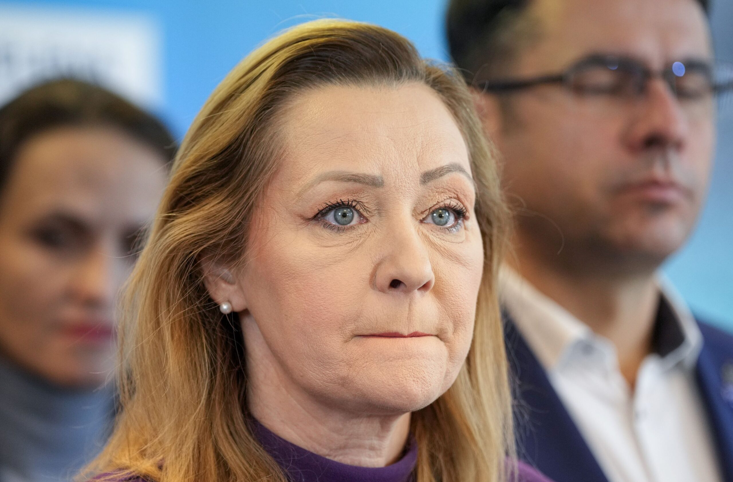 Va reuși Elena Lasconi să treacă în fața lui George Simion în ultimele ...