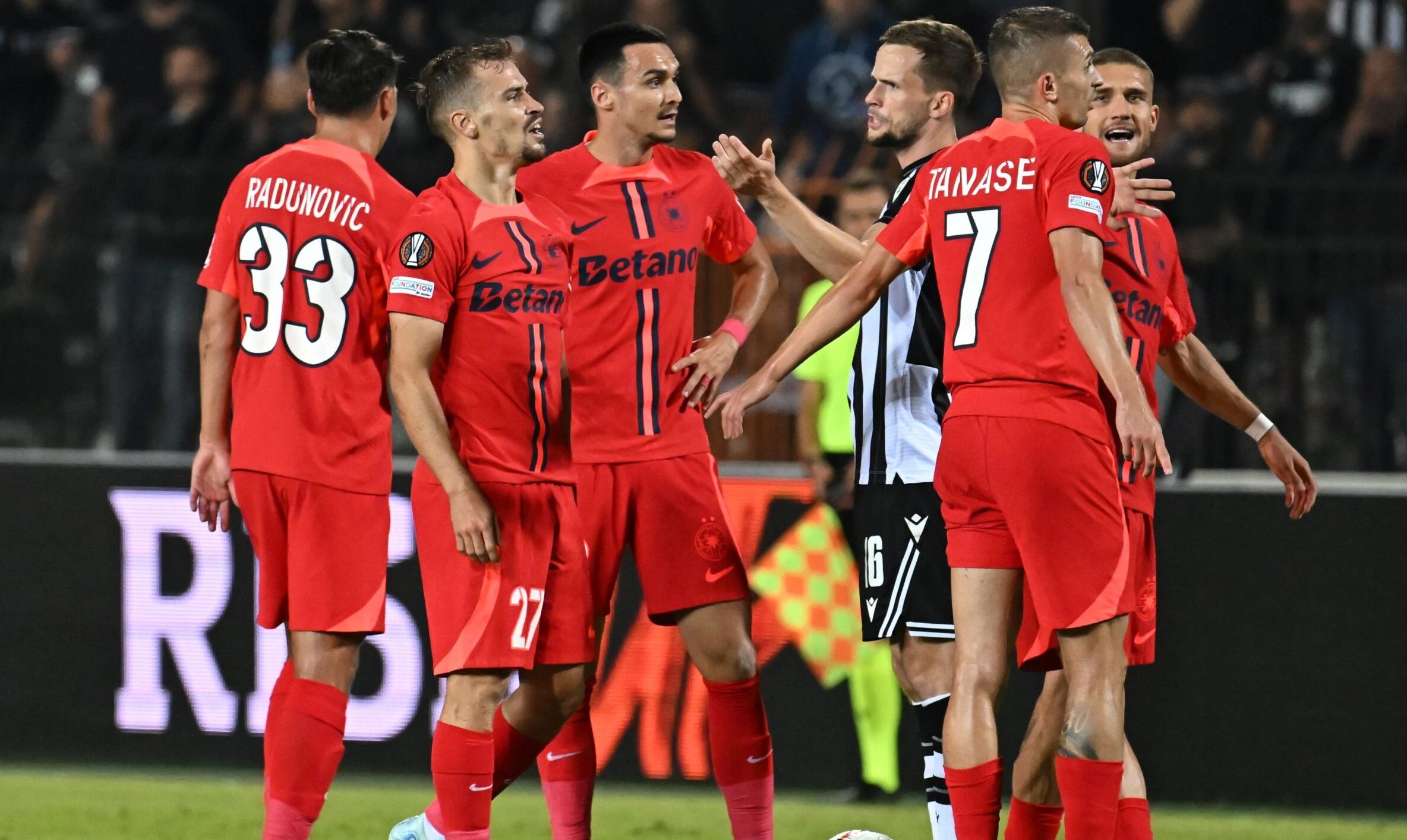 Salarii mărite pentru doi jucători de la FCSB - spotmedia.ro