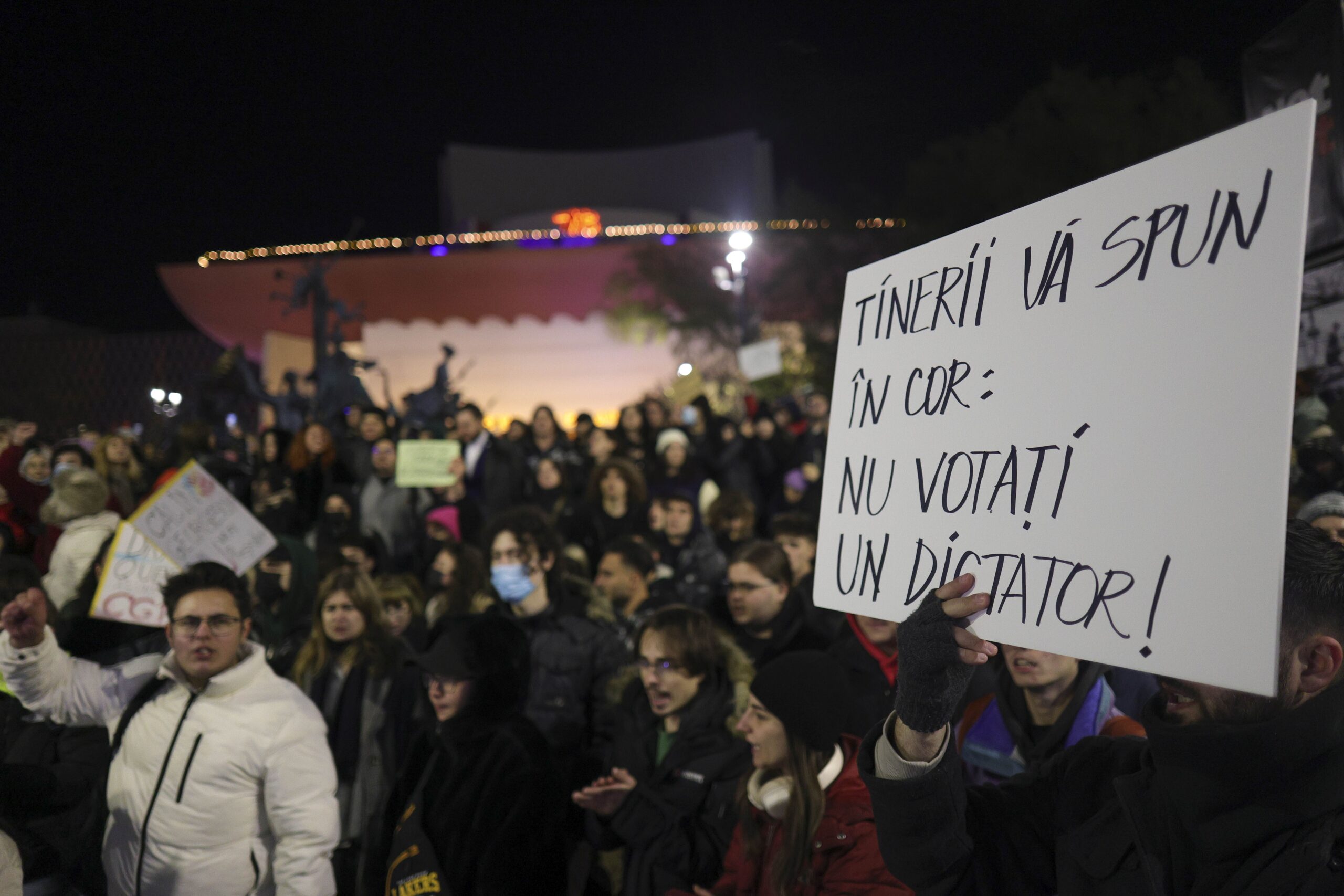 Protest în București, după prezidențiale: "Iubirea pentru țară nu e ...