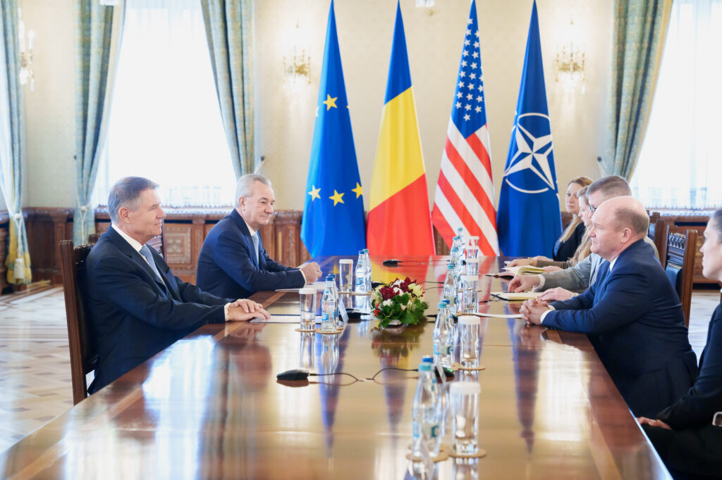 Klaus Iohannis s-a întâlnit cu o delegație condusă de un senator al SUA ...