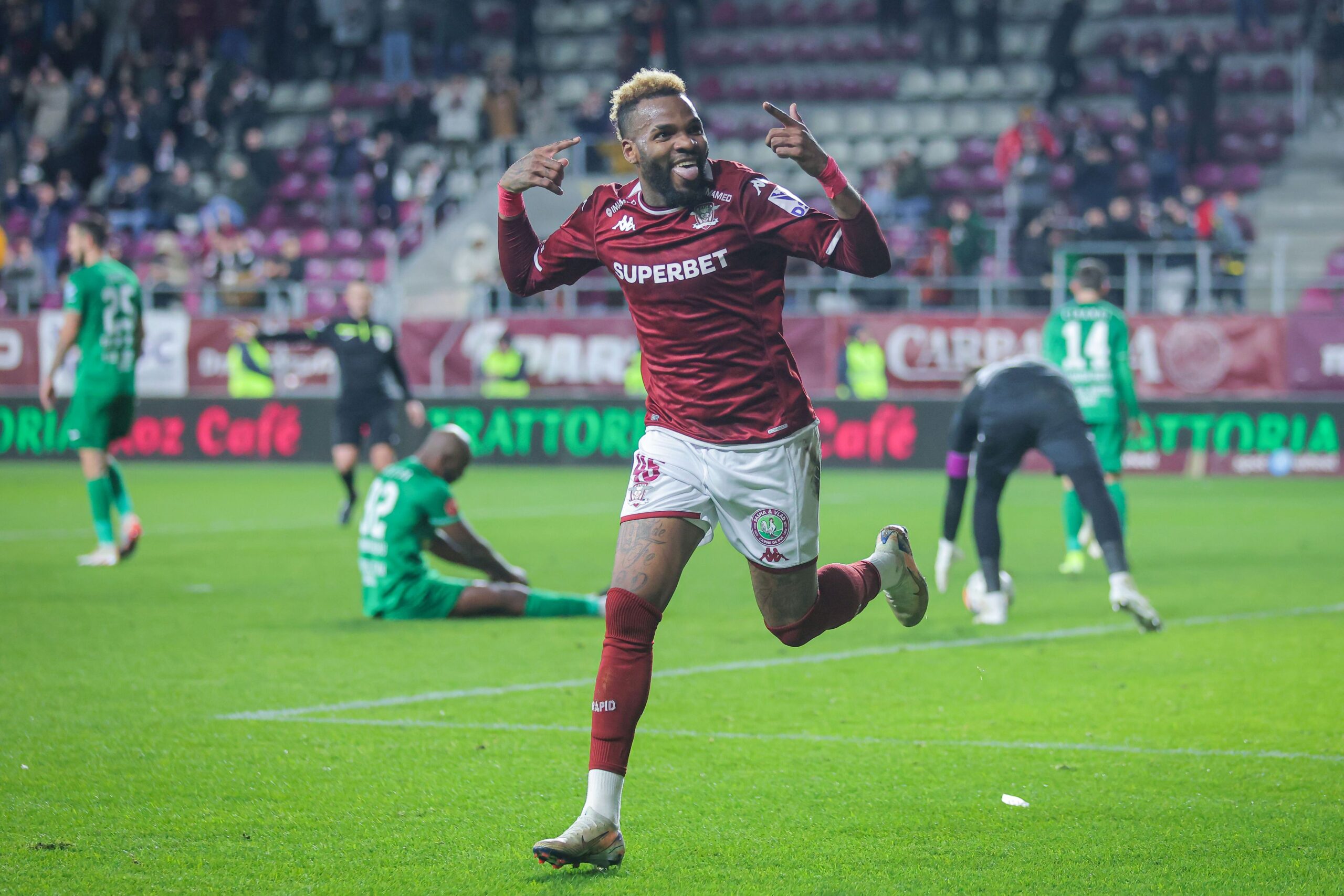 Decizie radicală luată de Rapid în privința lui Boupendza, atacantul ...