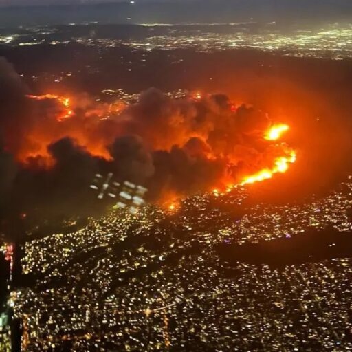Mega-incendiile din Los Angeles, văzute din satelit: "Orașul îngerilor ...